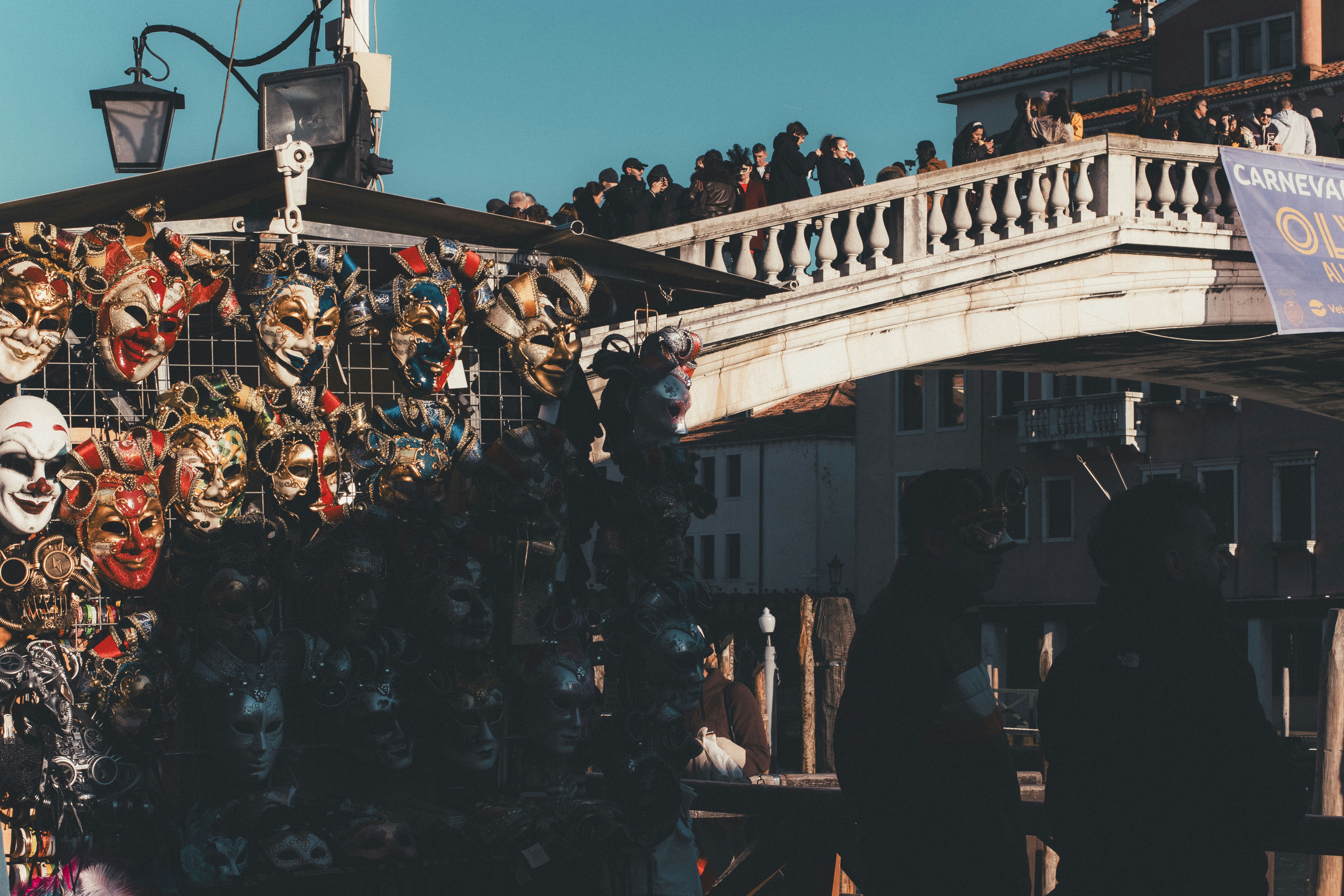 Masks on the Calle: Carnival Shadow and Light