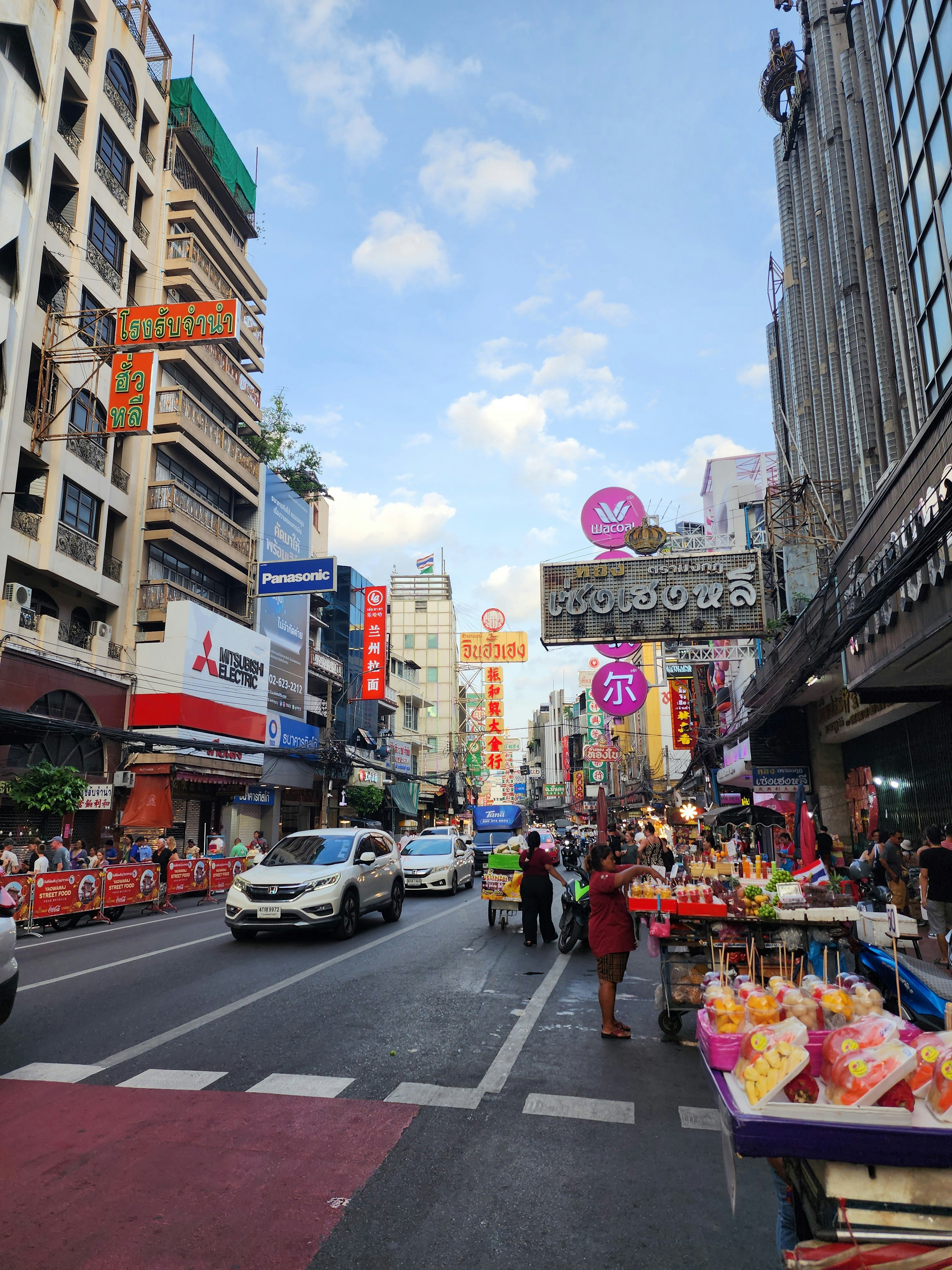 Neon Street Pulse: Daylight Bazaar in Motion