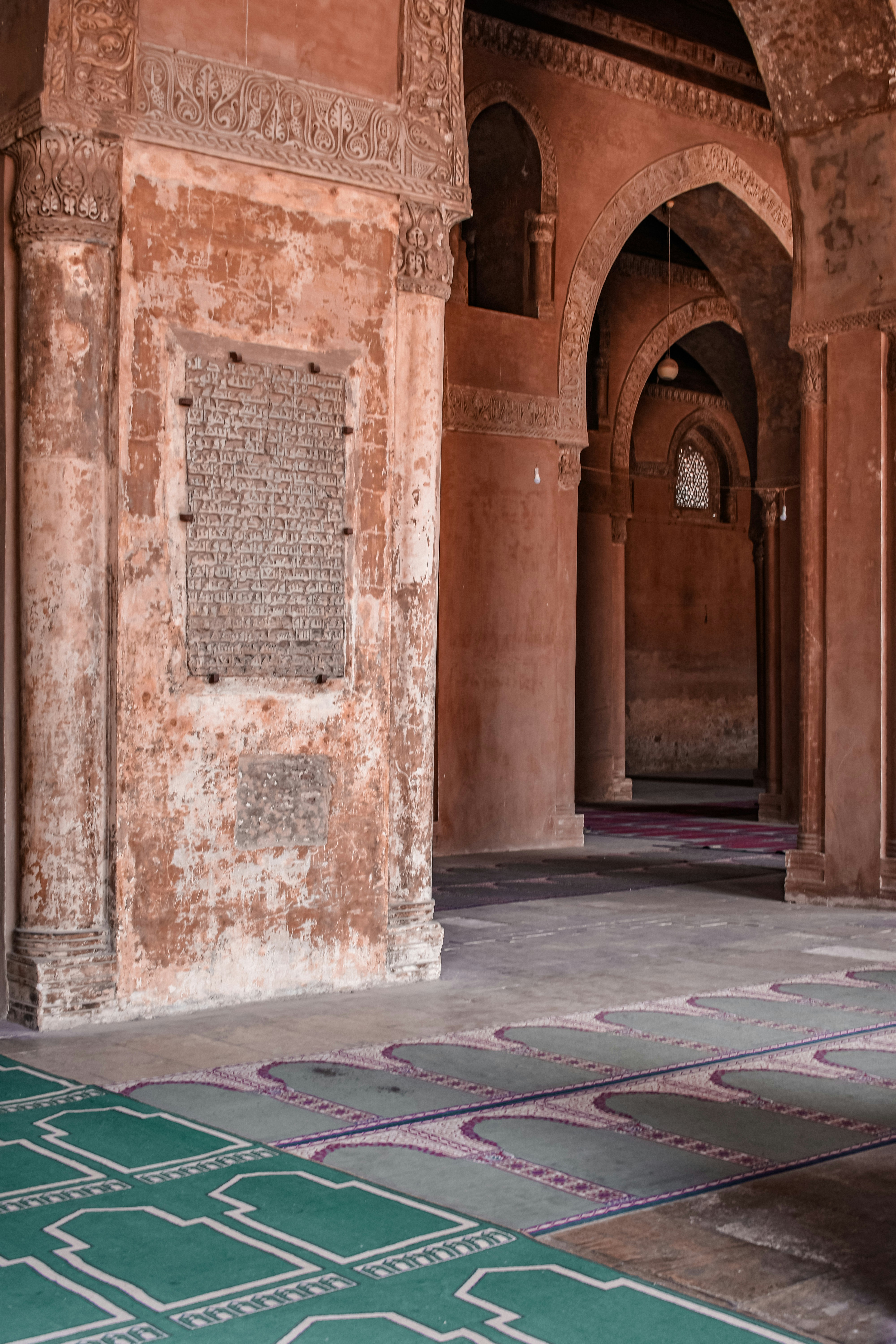 Echoes of Archways: A Quiet Corridor of Mudbrick Light
