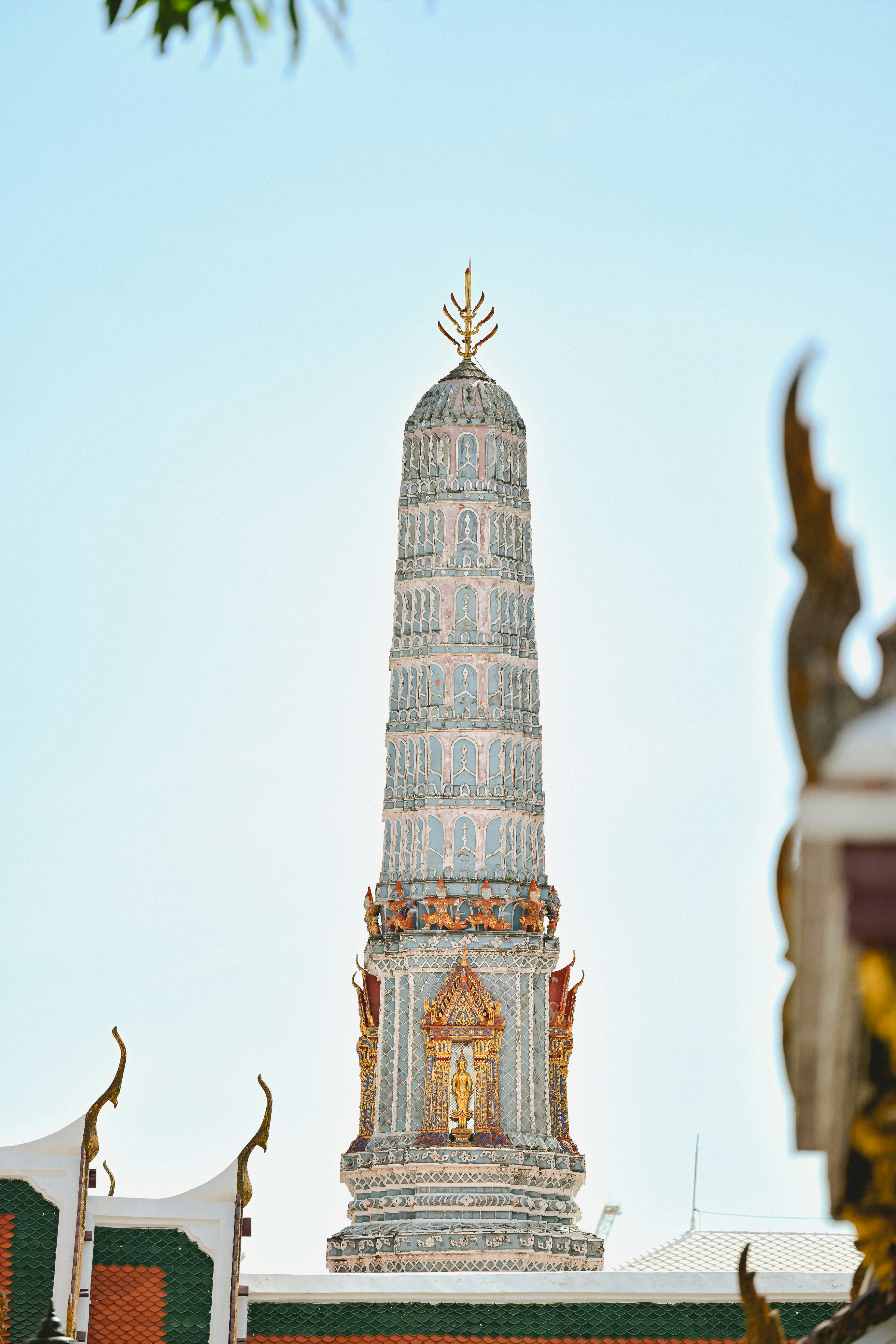 Whispering Spire: A Ceramic Obelisk Rising Against a Clear Sky