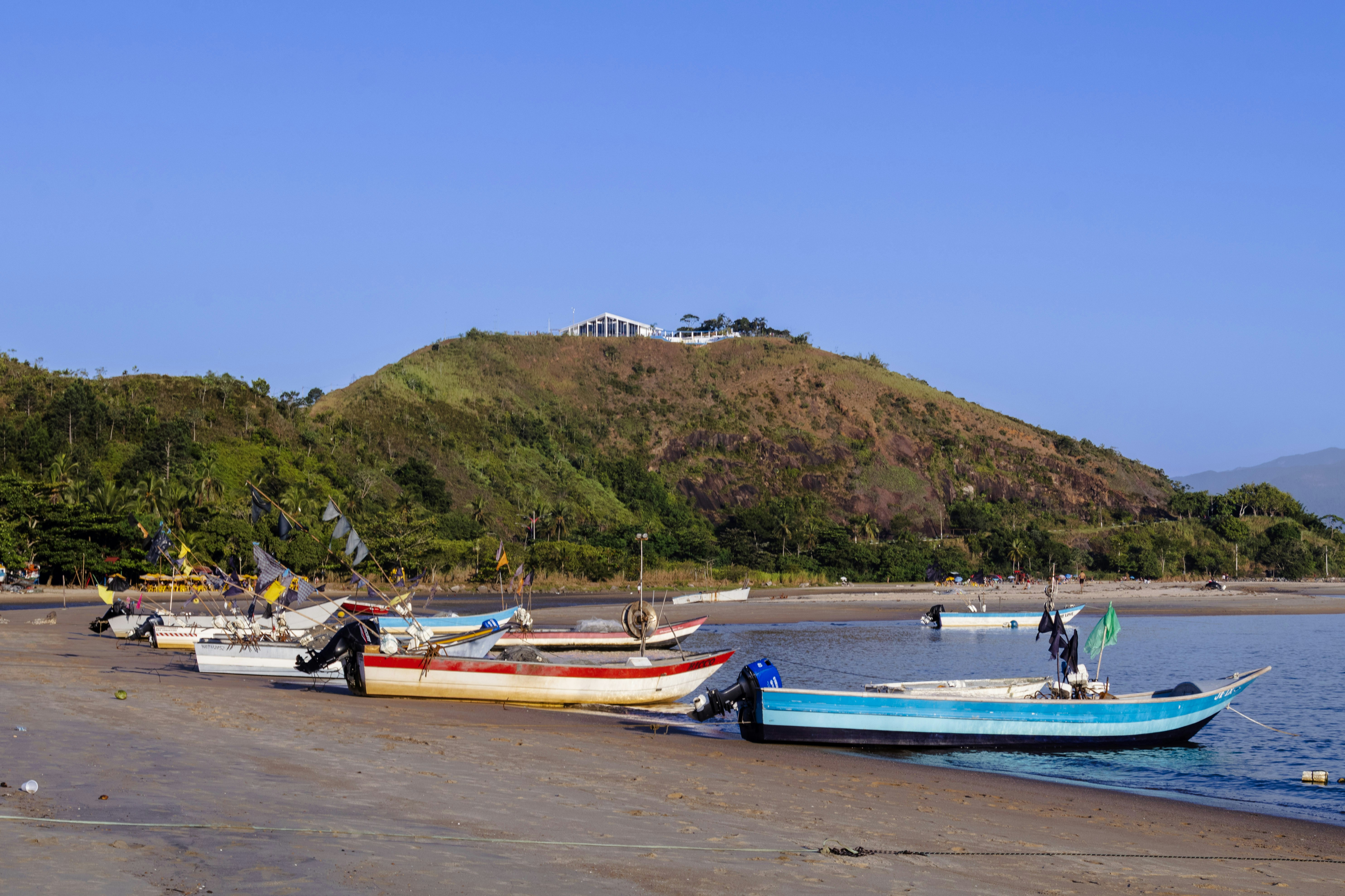 Low tide, bright boats, and a hilltop retreat