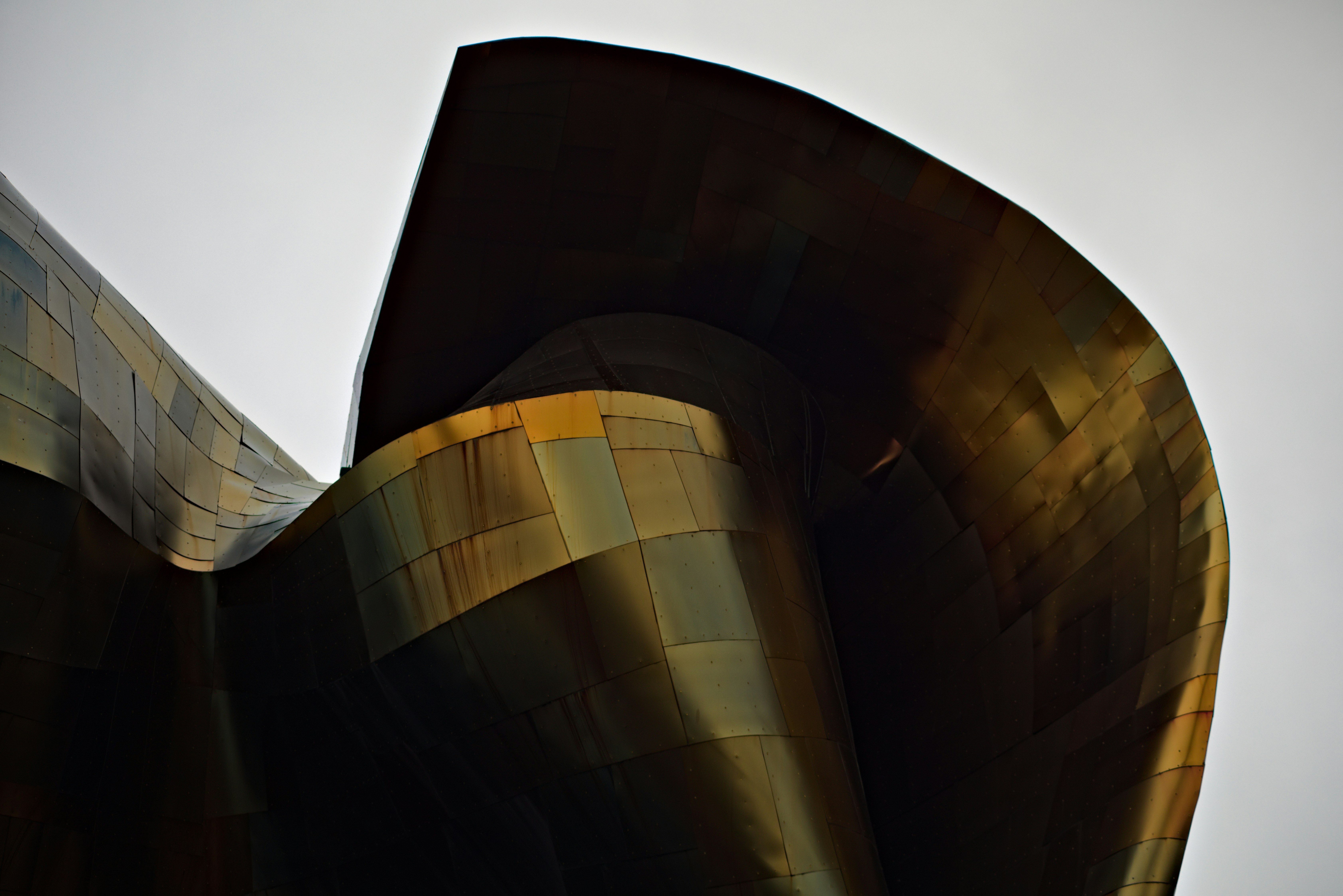 Golden Angles: A Curved Facade Torn Between Light and Shadow