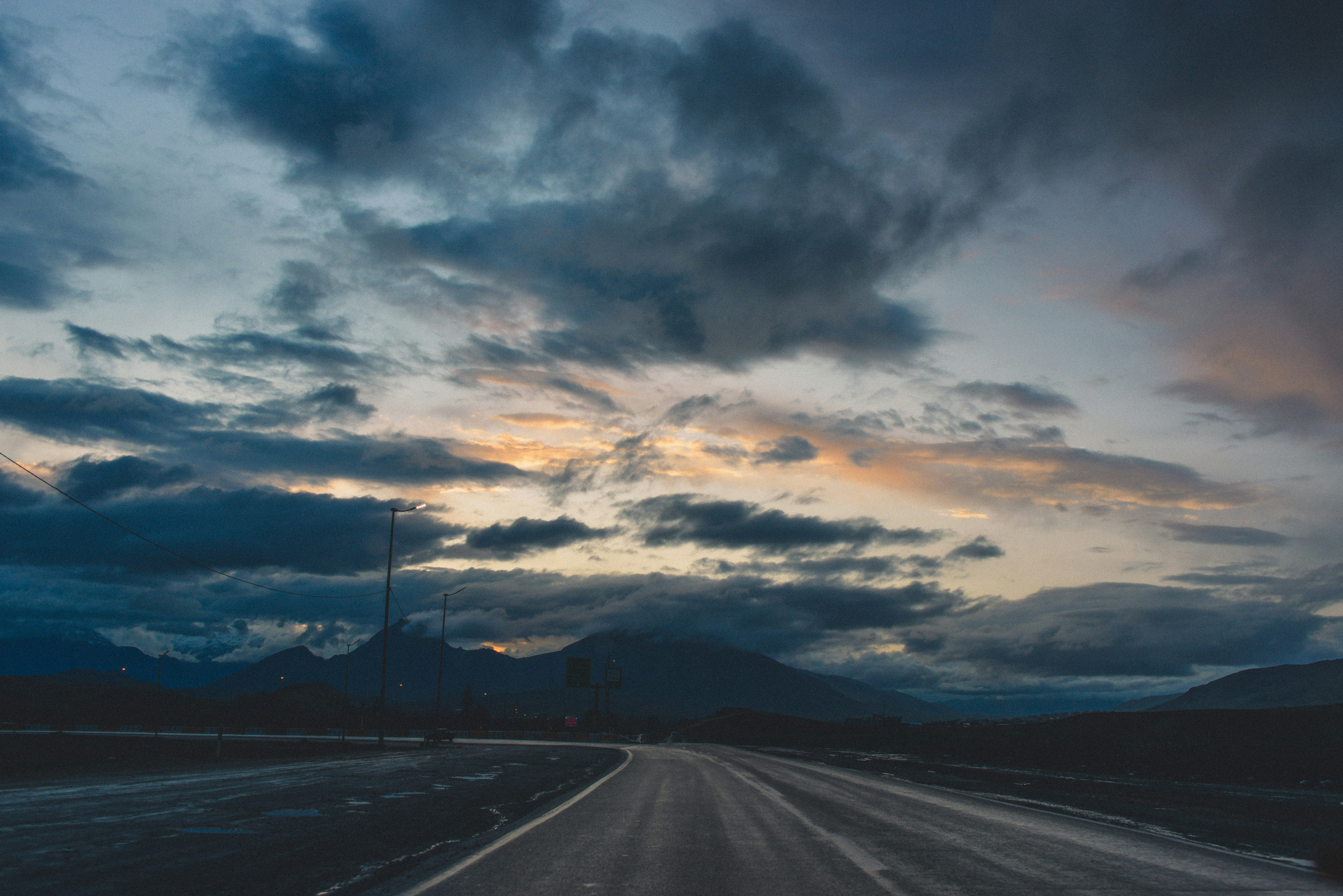 Emerging Horizon: A Snow-Null Road Under Expansive Skies