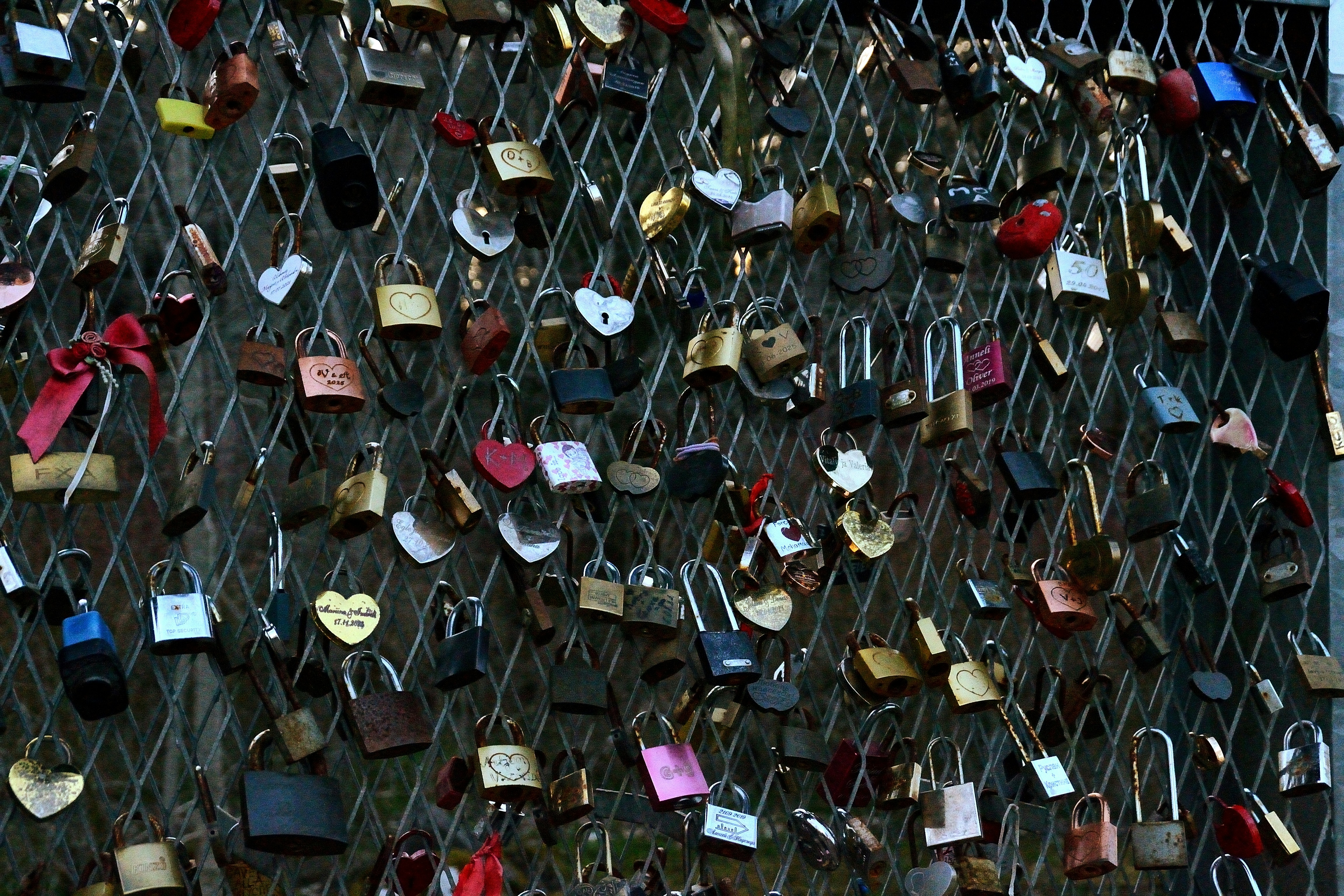 Locks on a Lattice: A Sea of Tiny Hearts on a Metal Fence