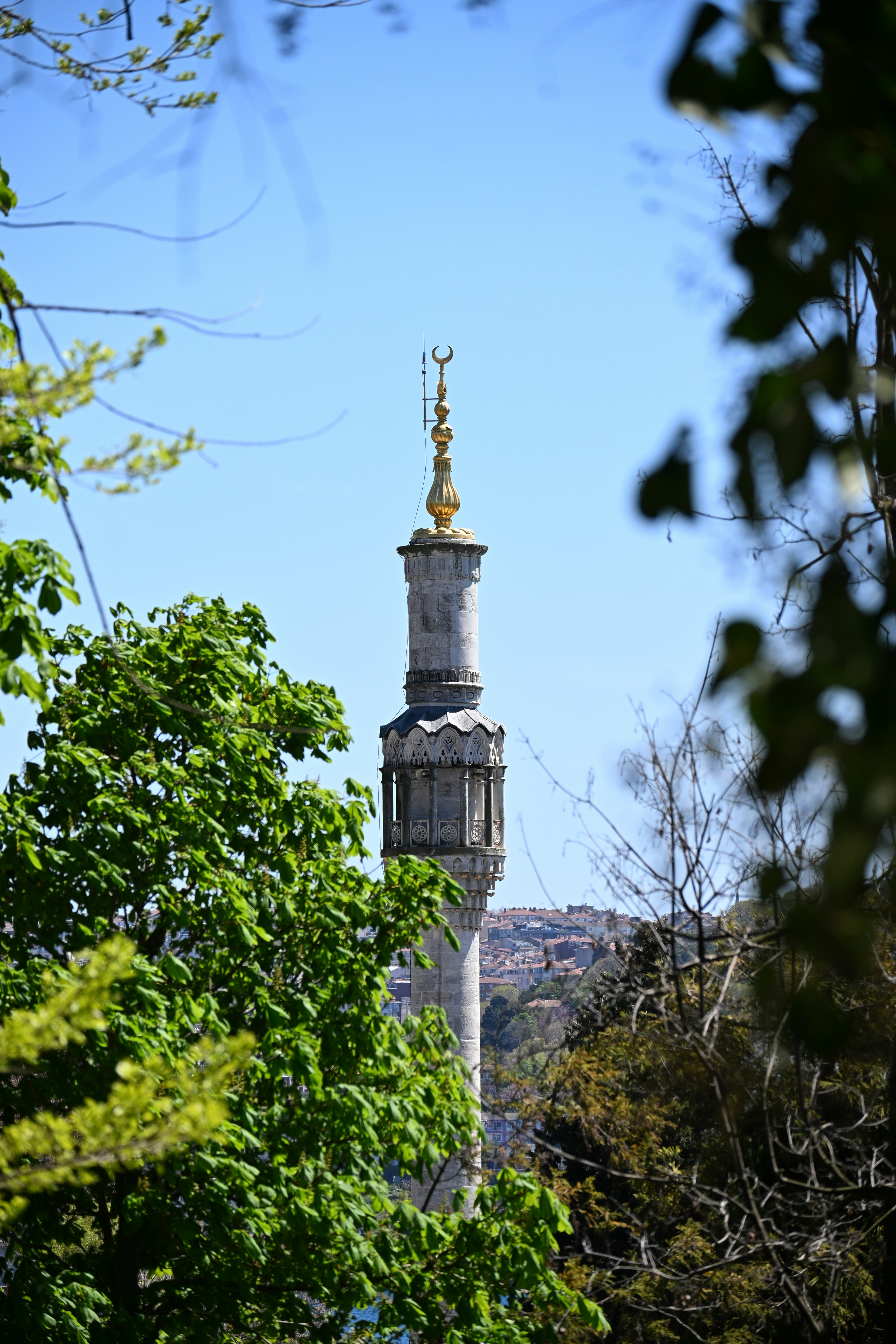 Crowned Minaret Reaches the Clear Sky
