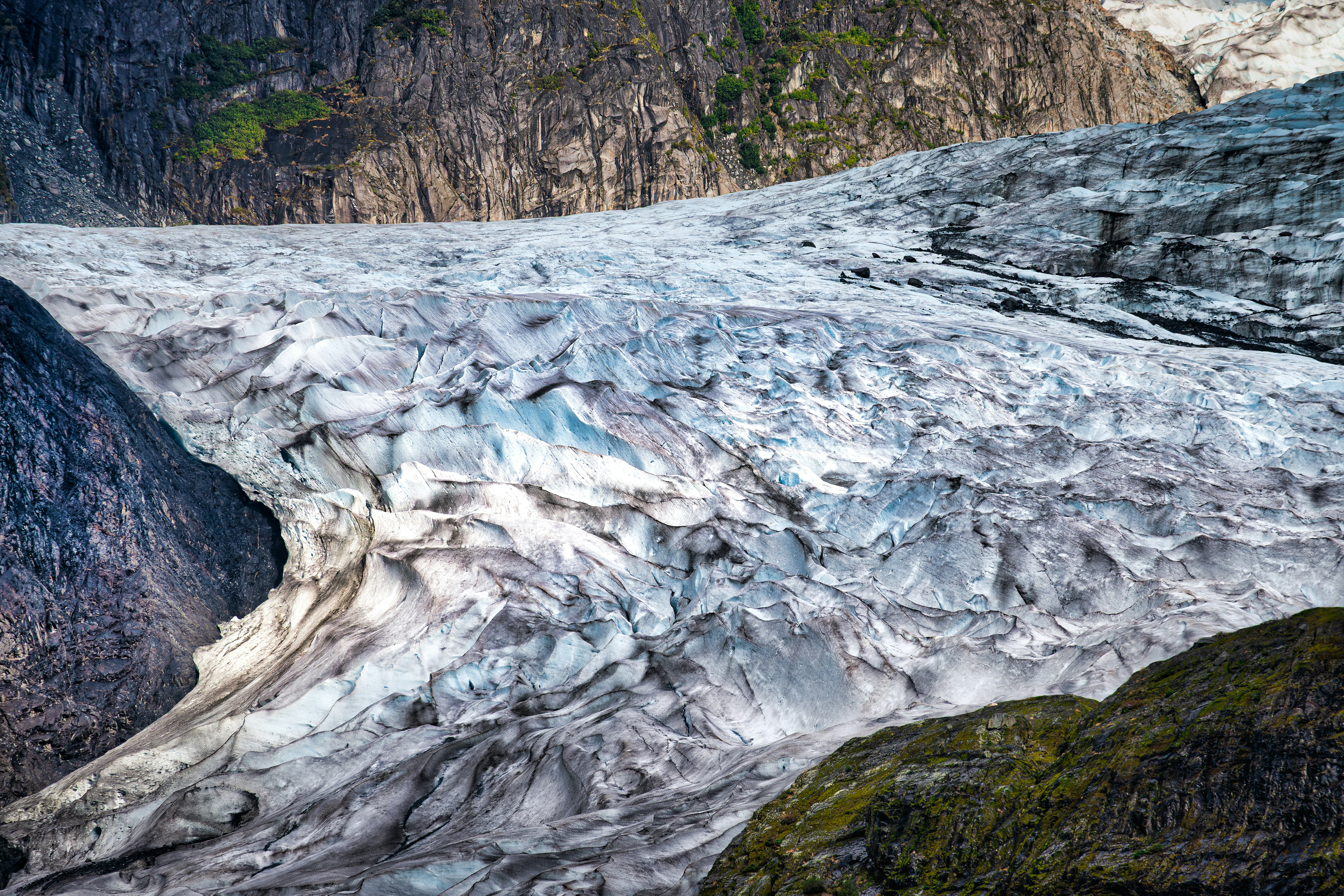 Ridge and Glacier: A Crystalline Flow Across Stone