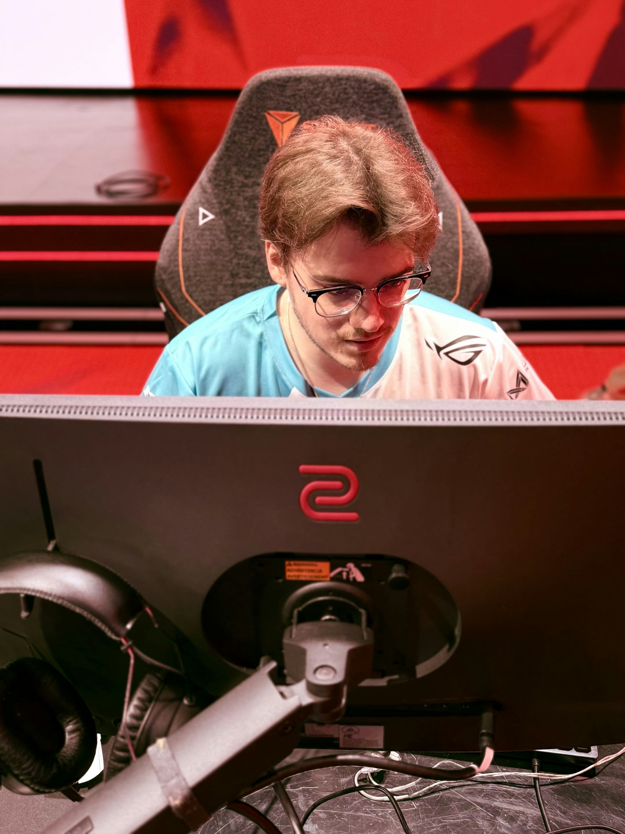 Focused Gamer: Concentration in the Stage Light