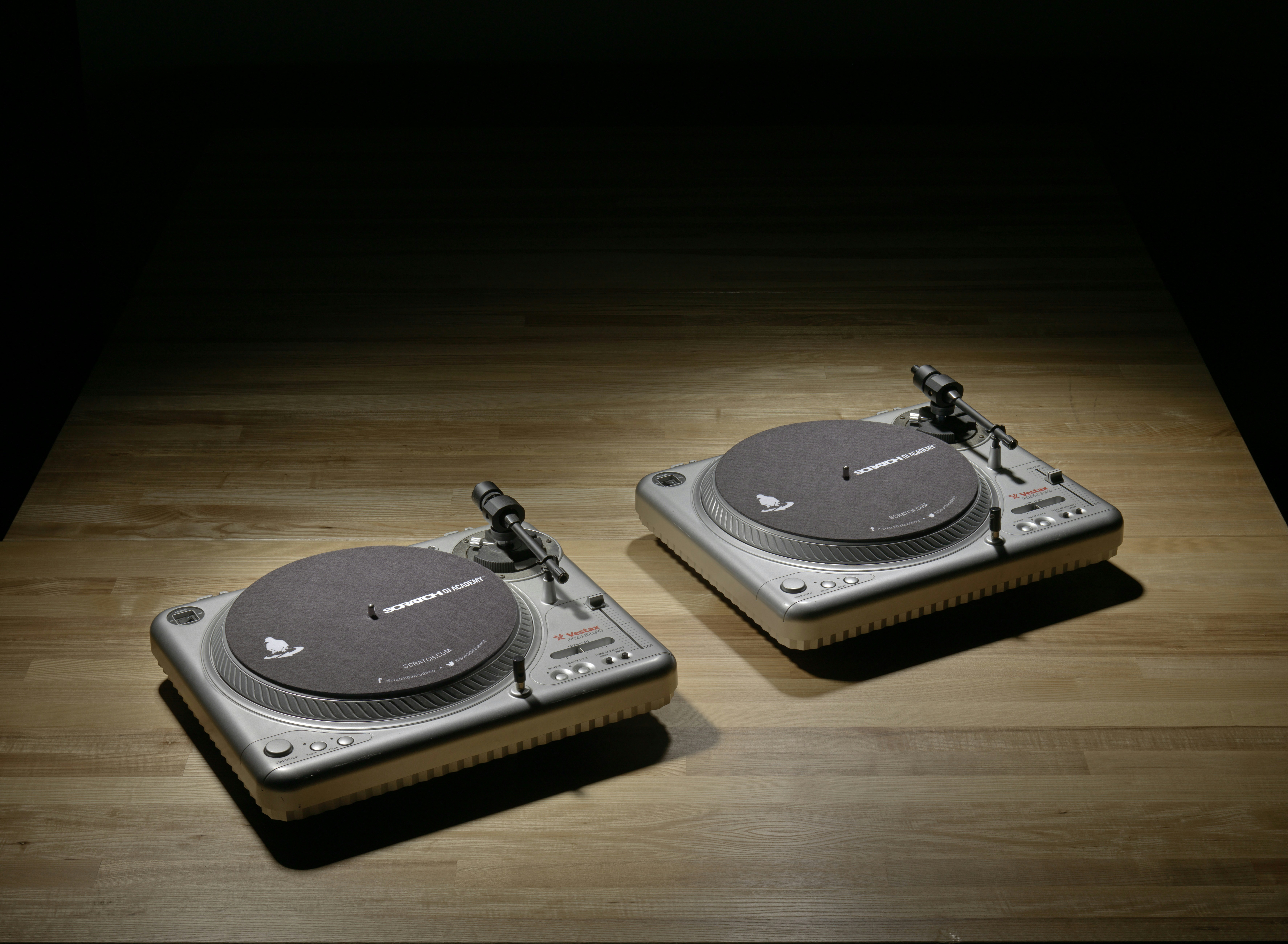 Twin Decks on a Quiet Stage: A Minimalist Vinyl Setup in Soft Spotlight