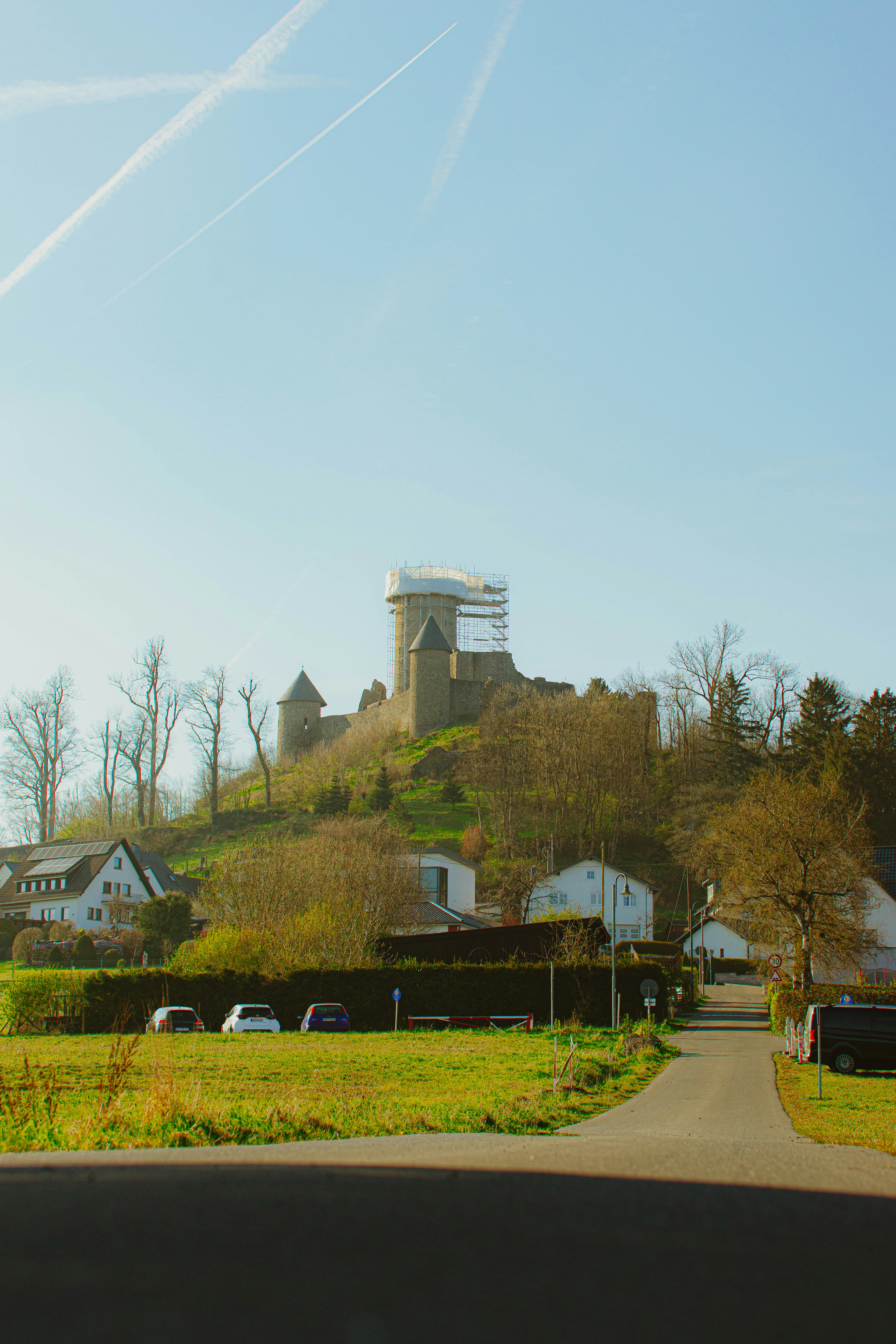 Castle on the Hillrise: A Quiet Village beneath Historic Towers