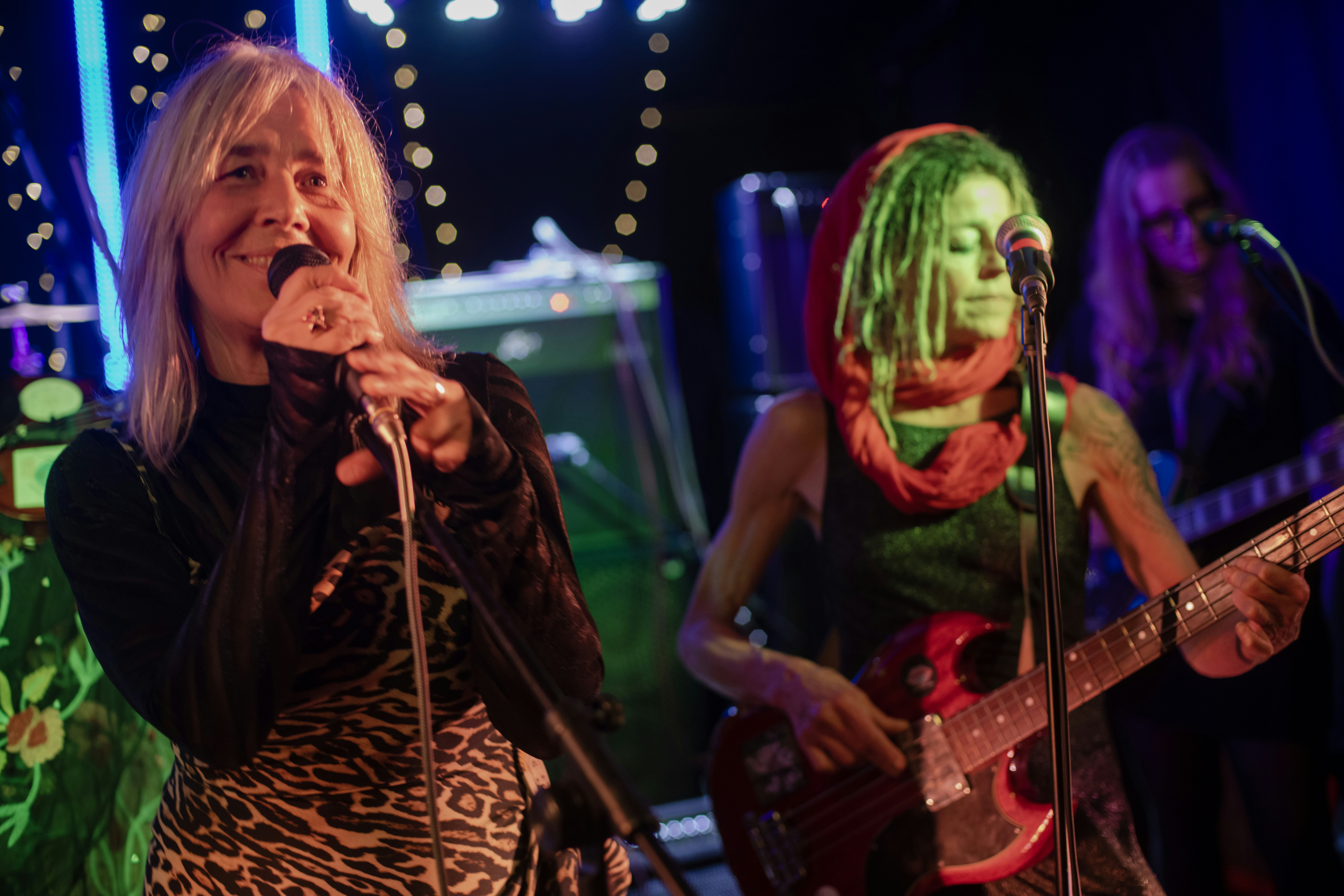 Vivid Frontwoman: Spotlight on Expression and Pulse