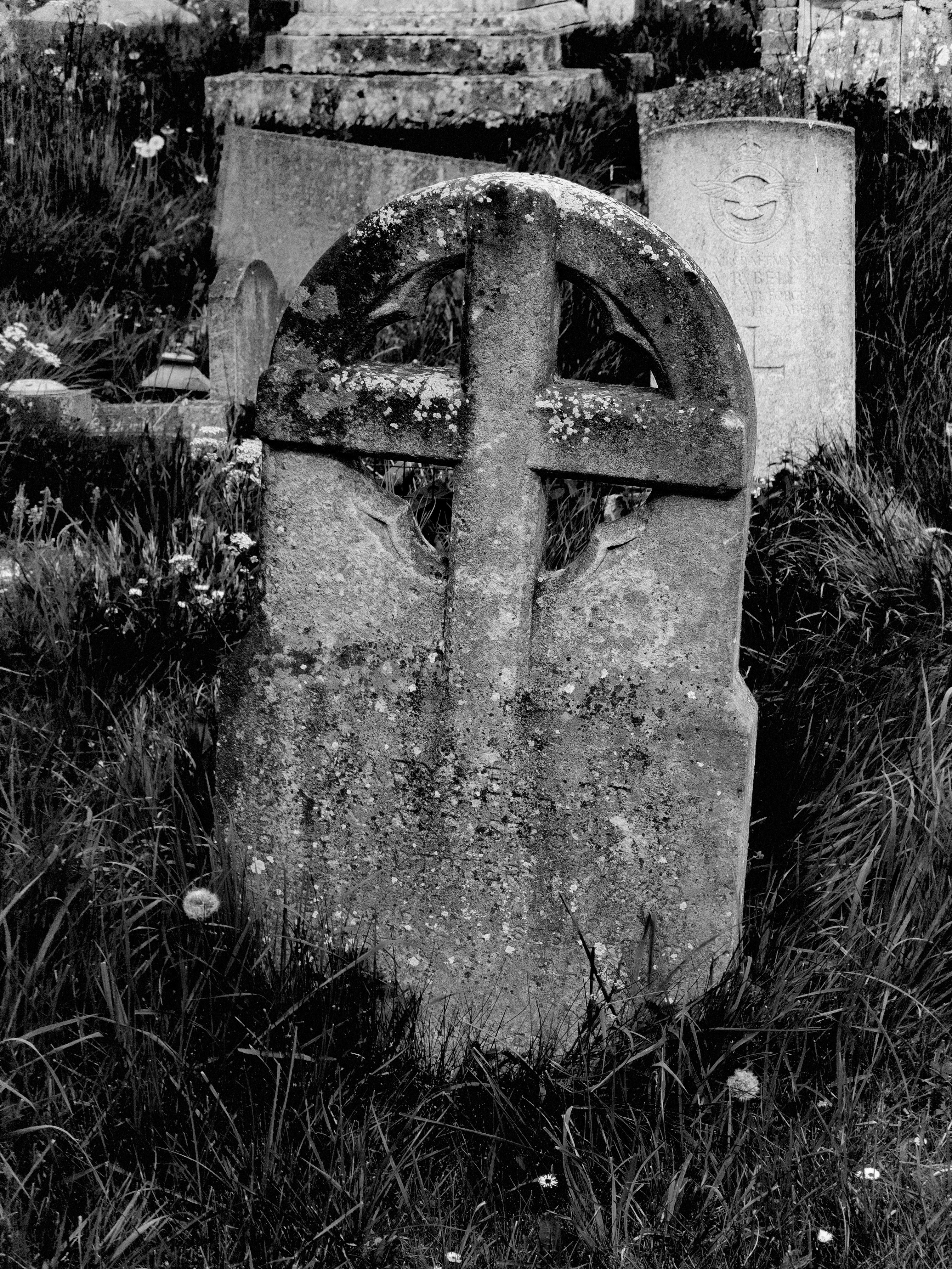Weathered Cross-Circle Gravestone Reclaims the Graveyard’s Quiet Geometry