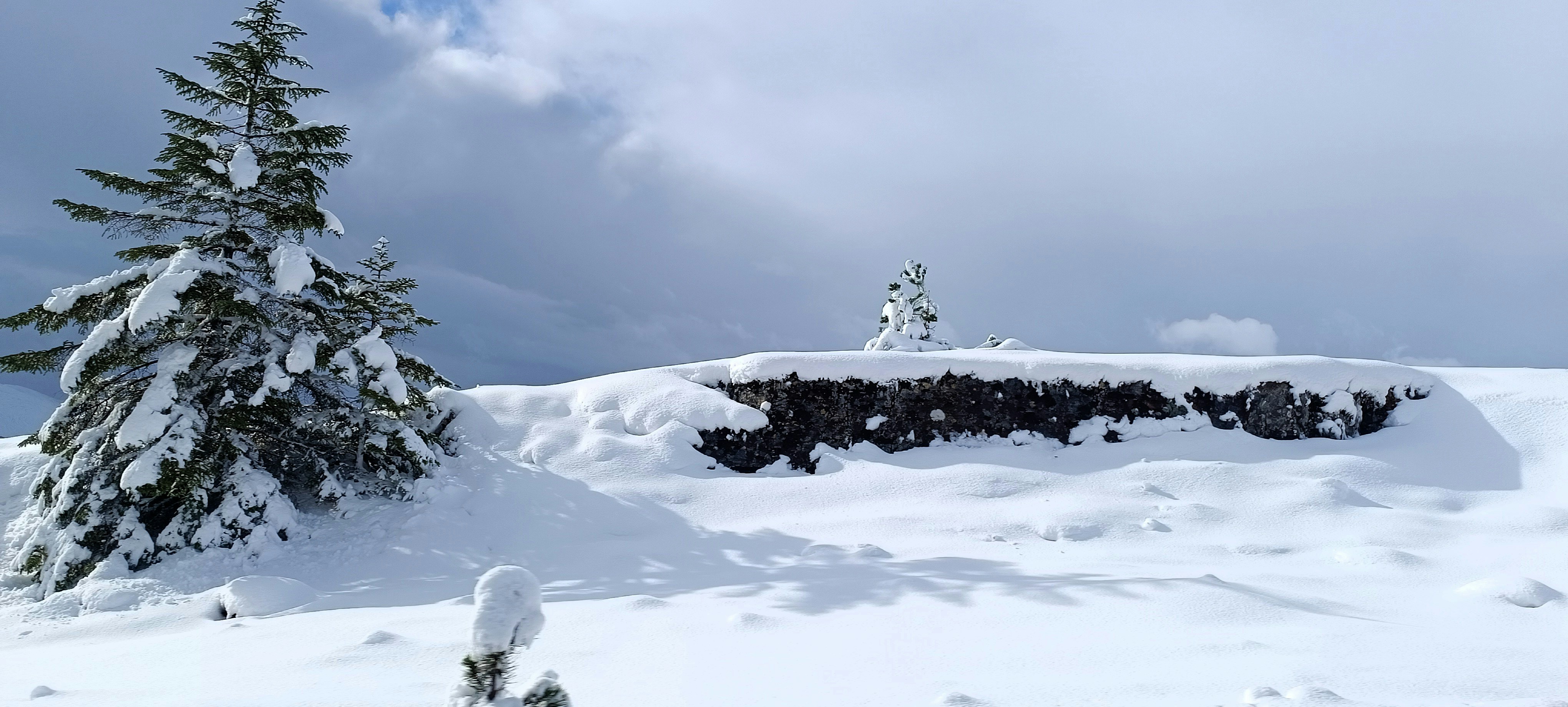 Snowbound Ridge: A Quiet Winter Barrier Under a Heavy Sky