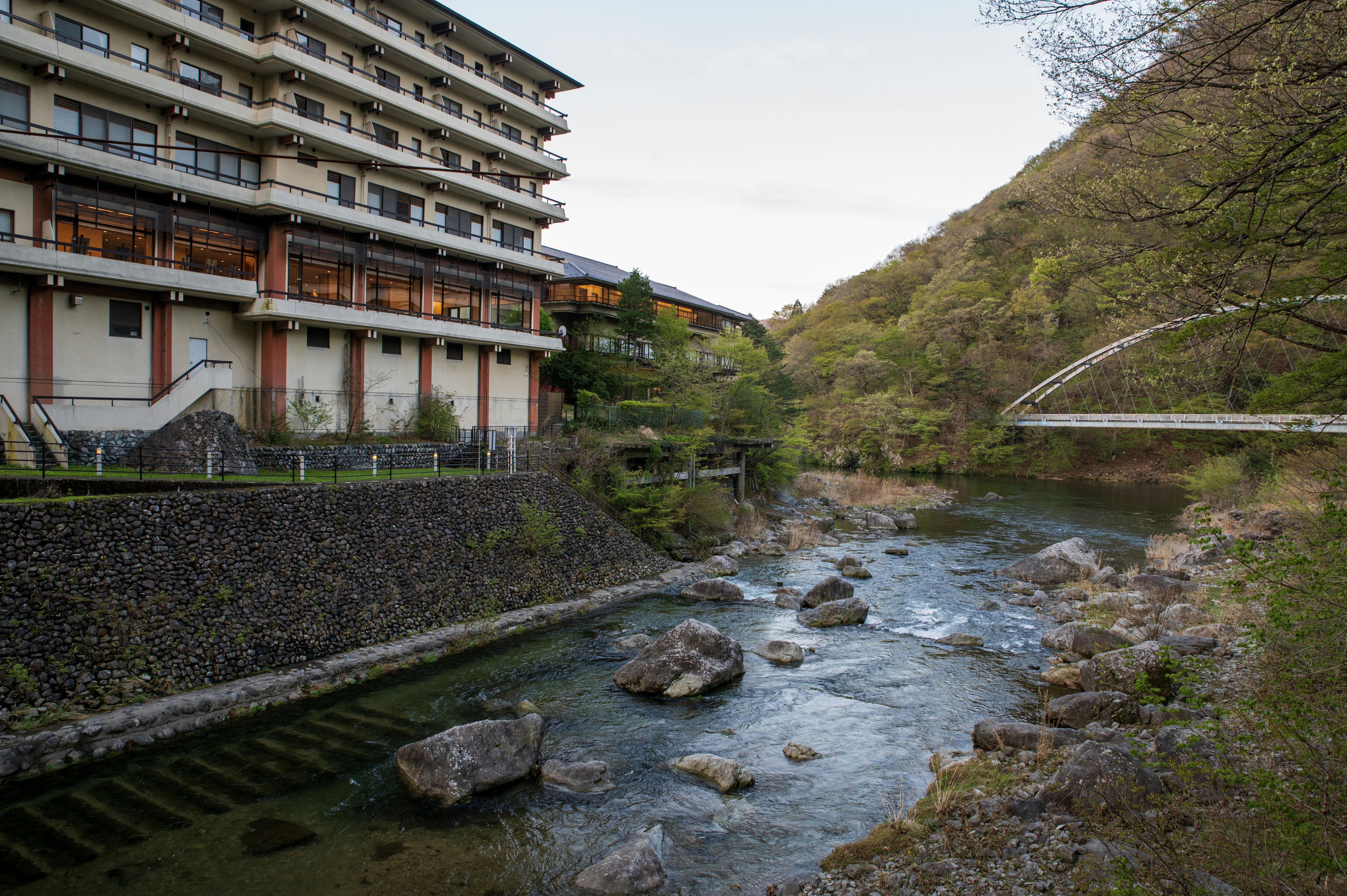 Riverside Inn Overlook: A Quiet Blend of Stone, Water, and Steel