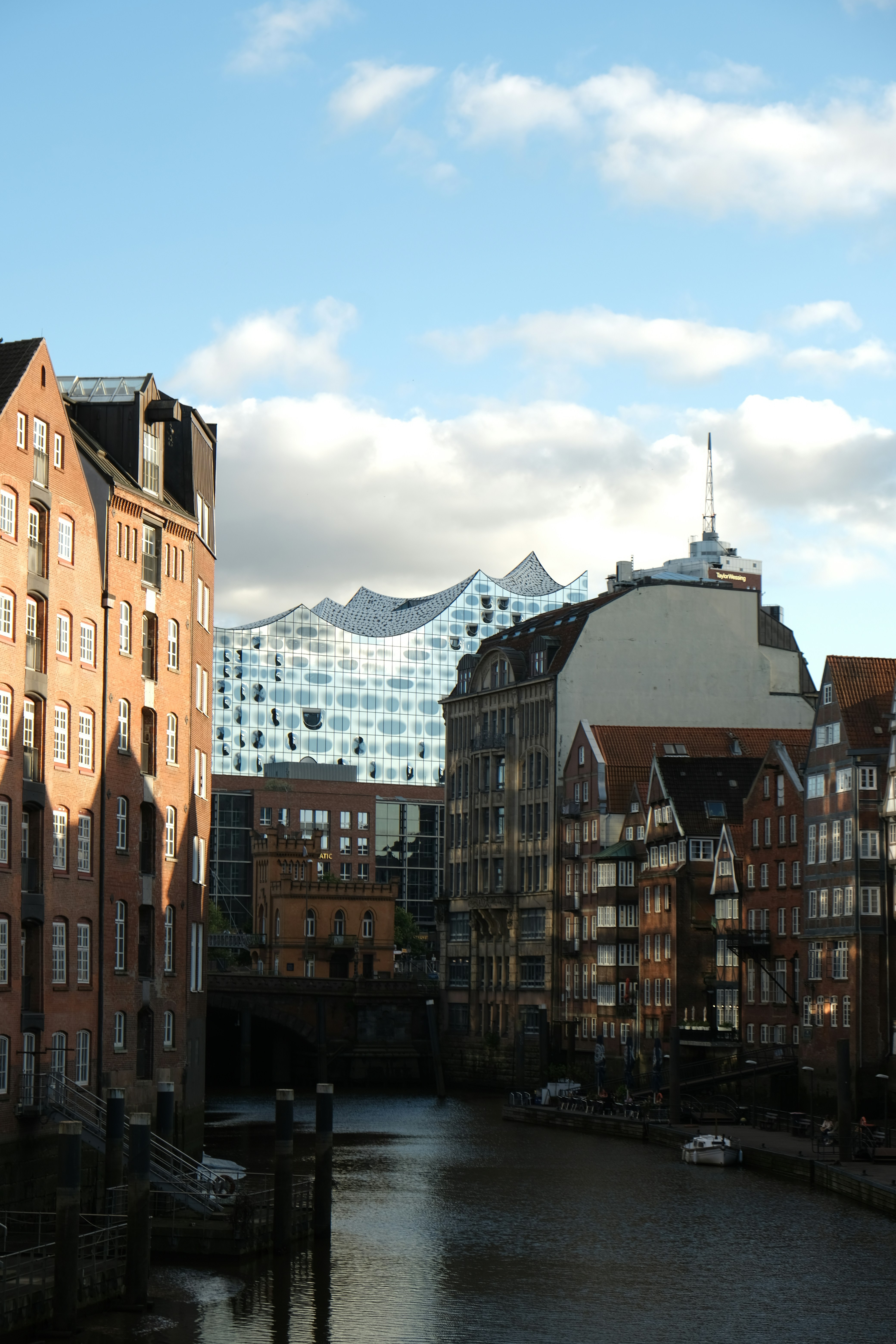 Singleton of Steel and Brick: The Hafen City Canal Corridor