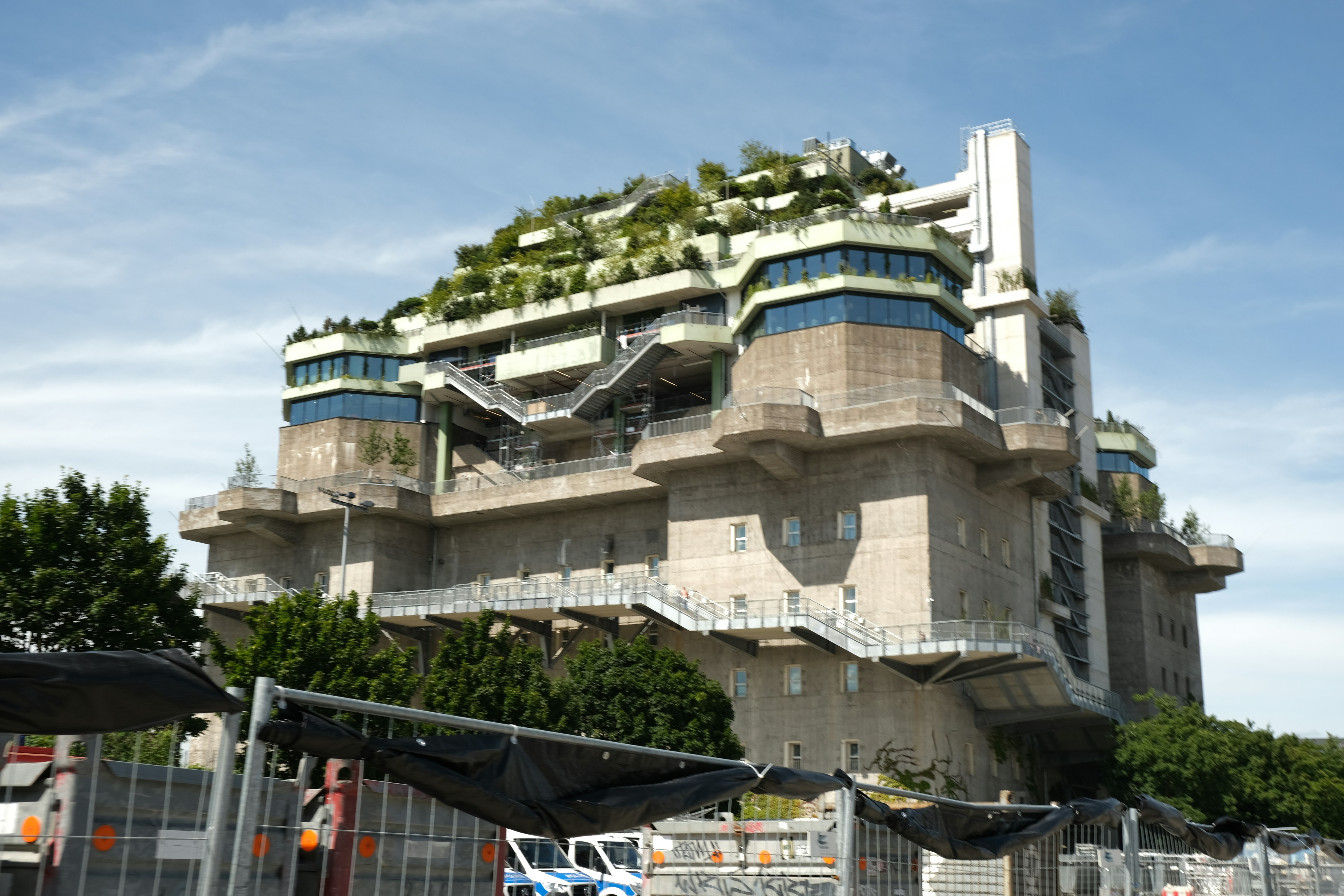 Terraced Fortress: A Concrete Modernity Rising Above the Park
