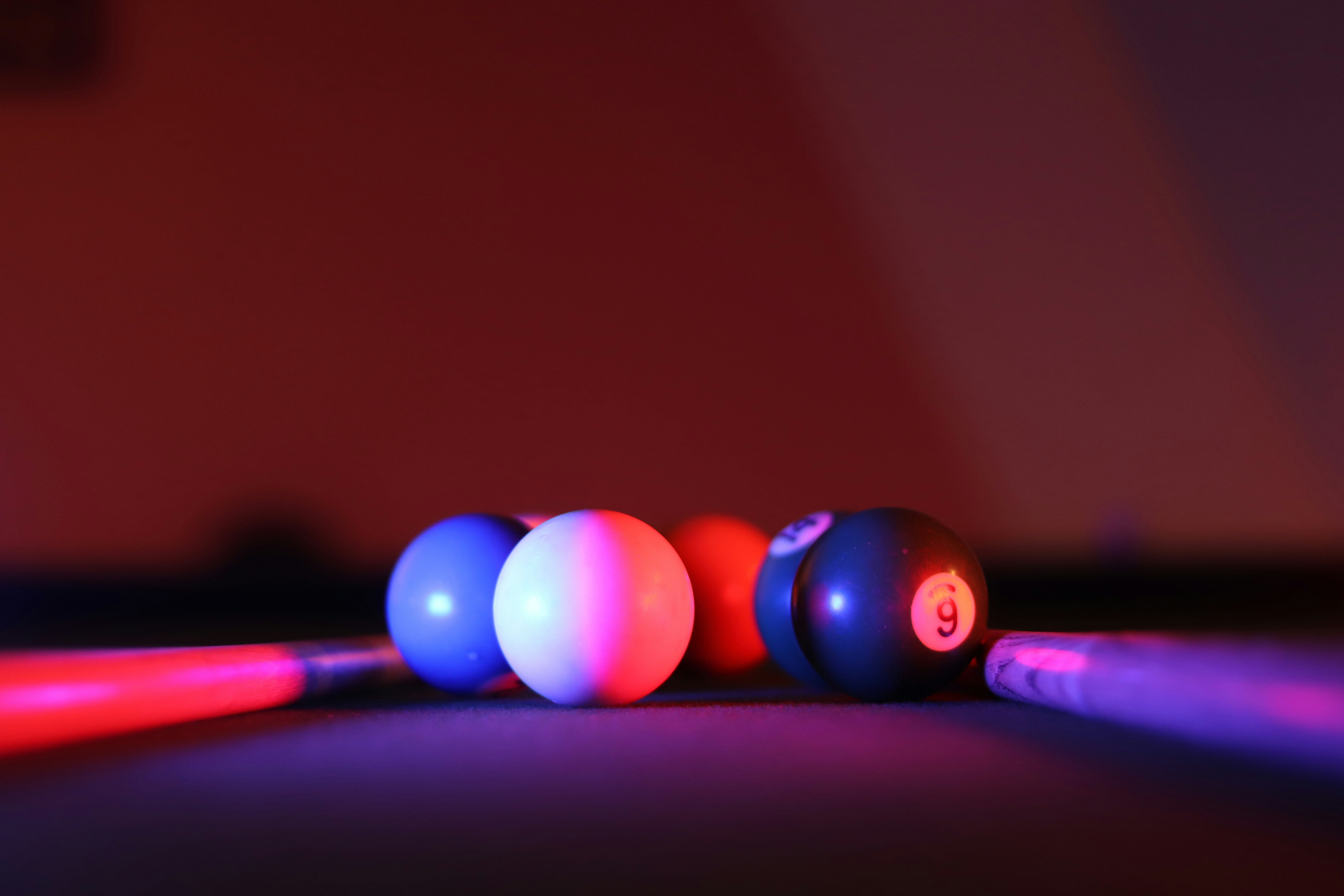 Starlit Cue Balls: A Quiet Break in the Roll