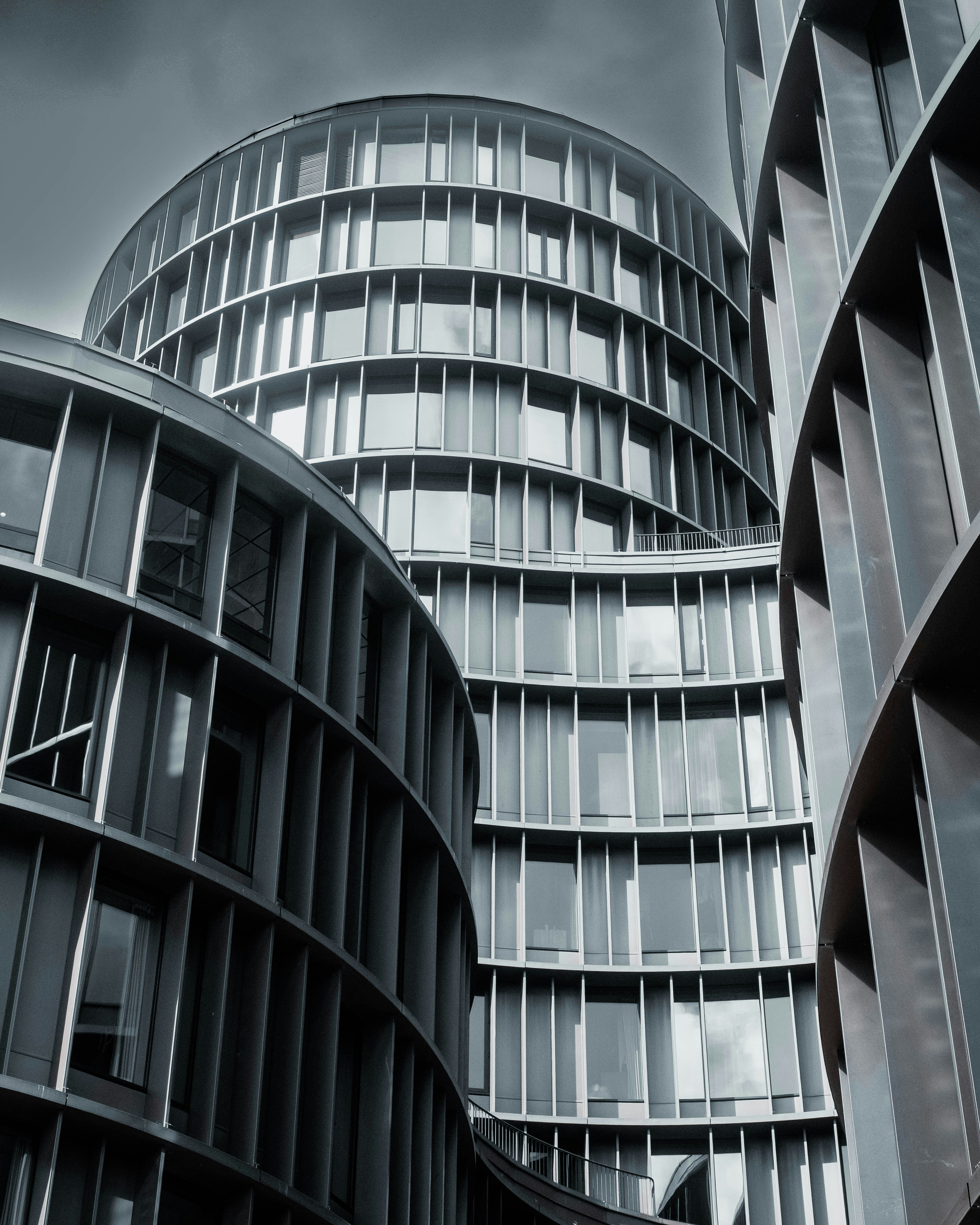Concentric Glass: A City of Circles Encasing Steel Venues