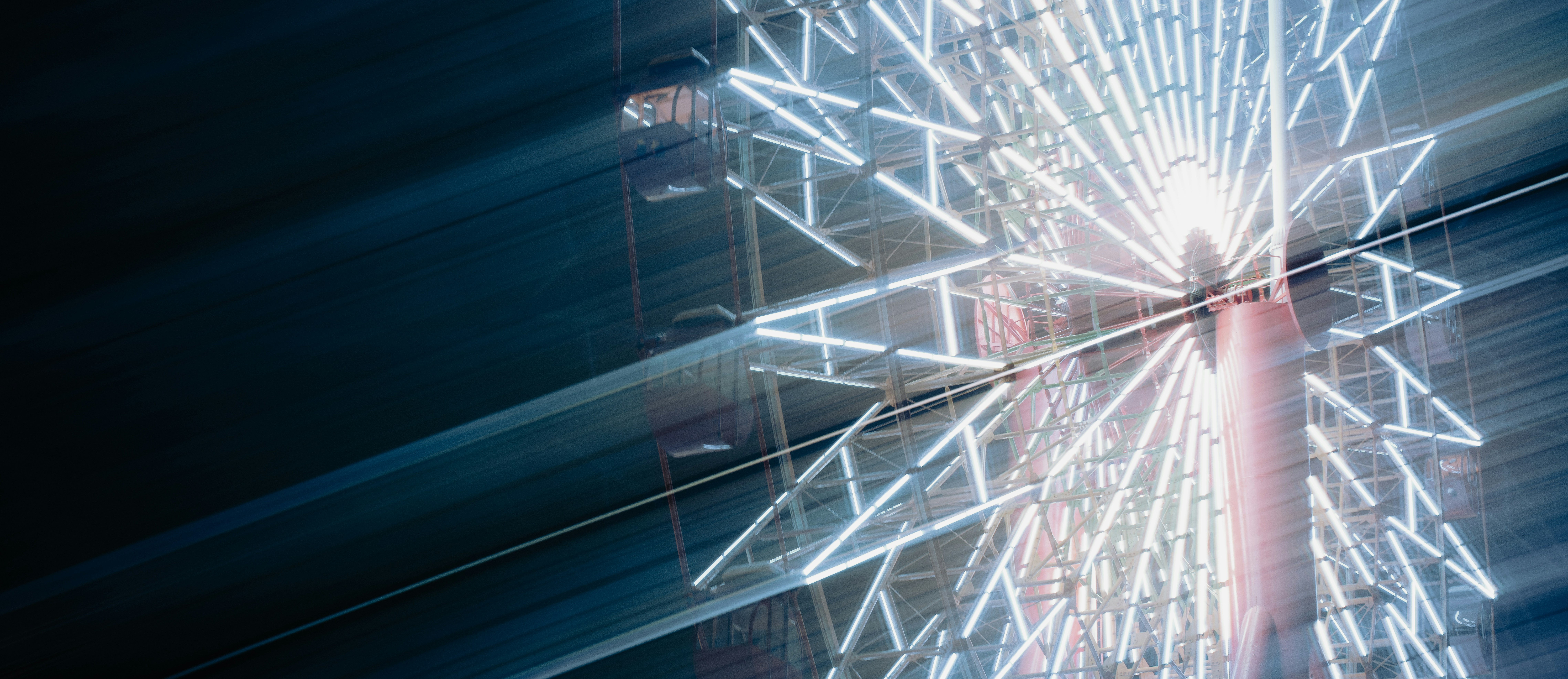 Radiant Ferris Wheel Core: Light Lattice in Motion