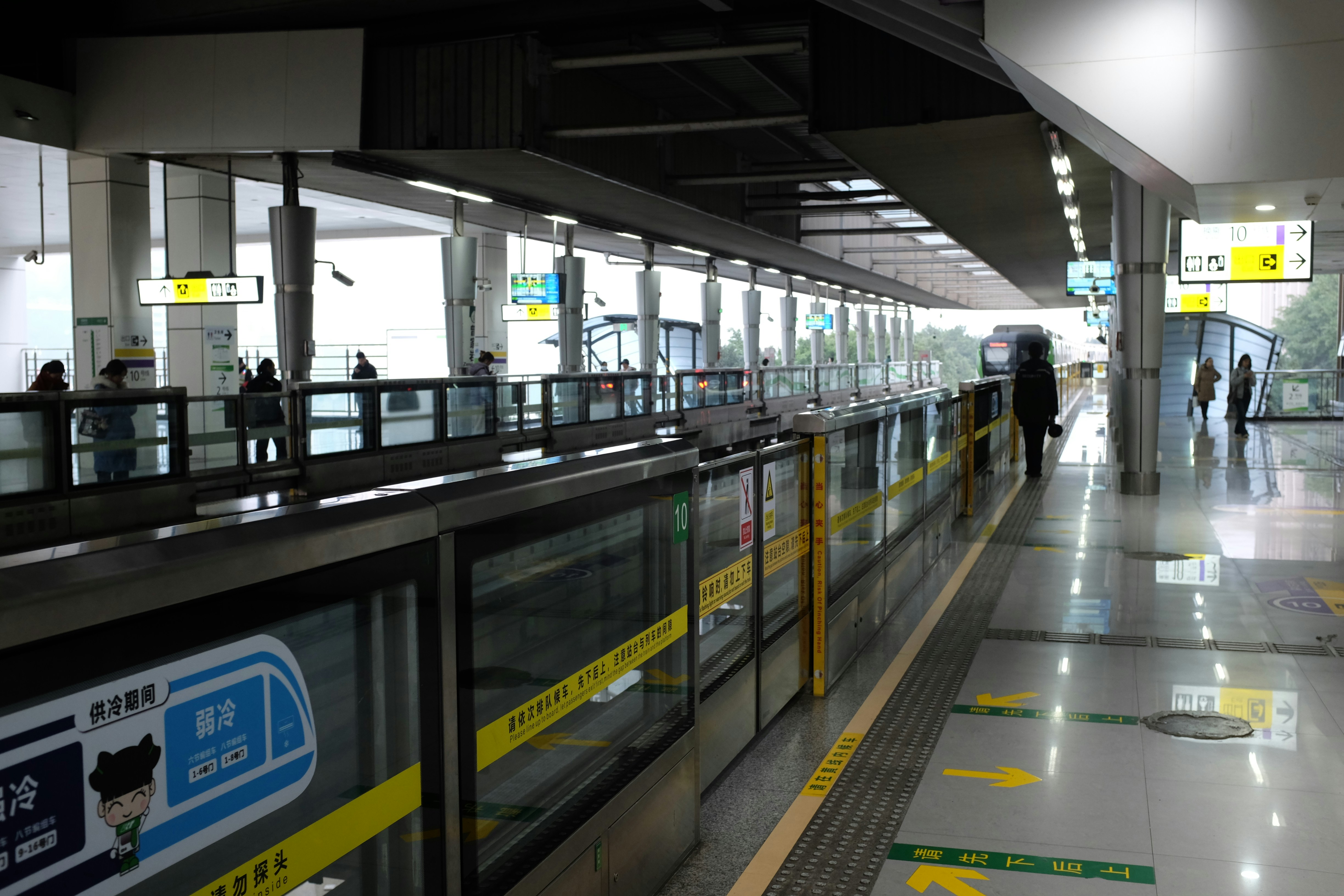Platform Quiet: Commuter Footpath Beneath Modern Transit Canopy