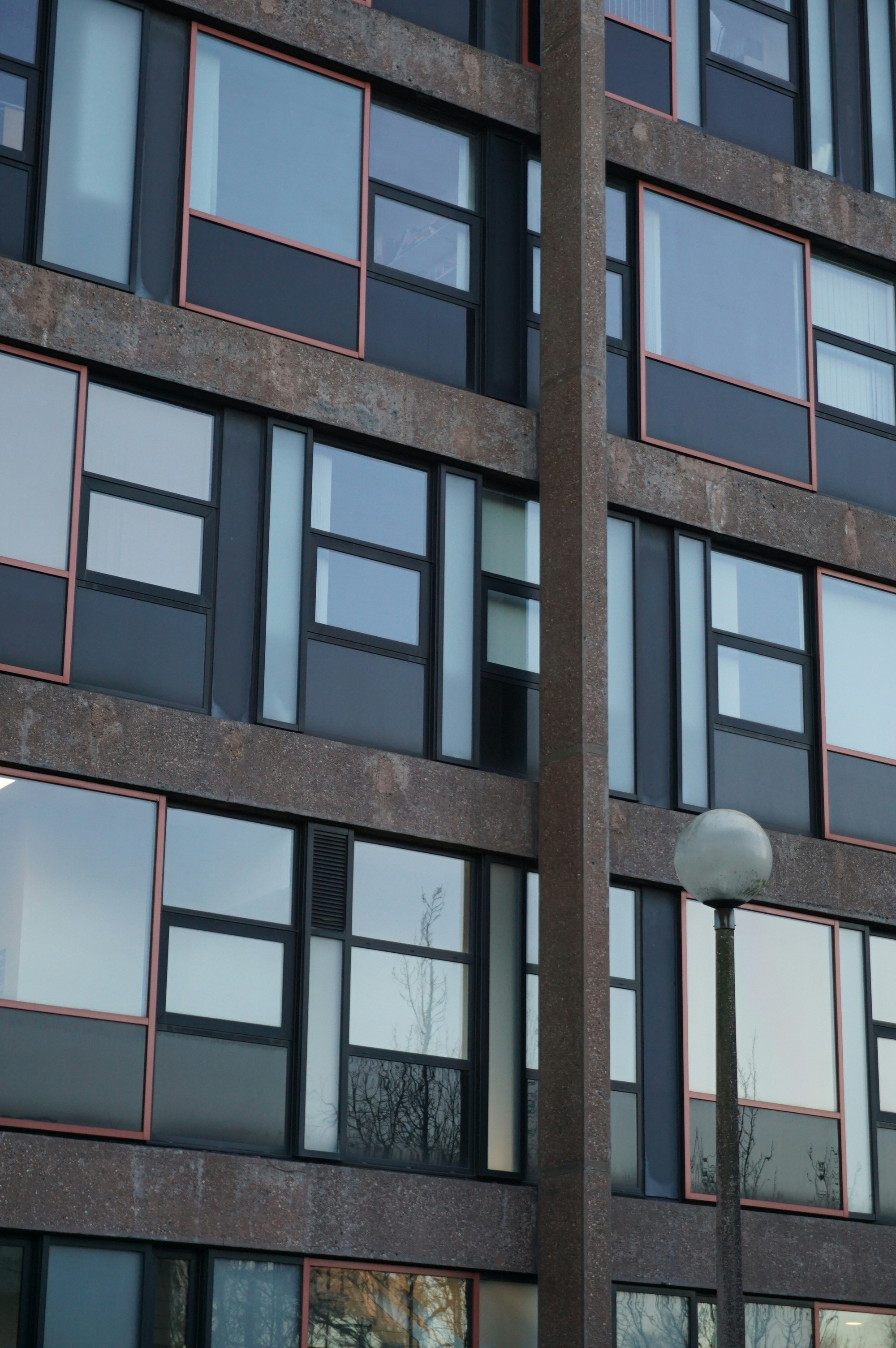 Grid of Glass and Concrete: A Modern Facade in Focus