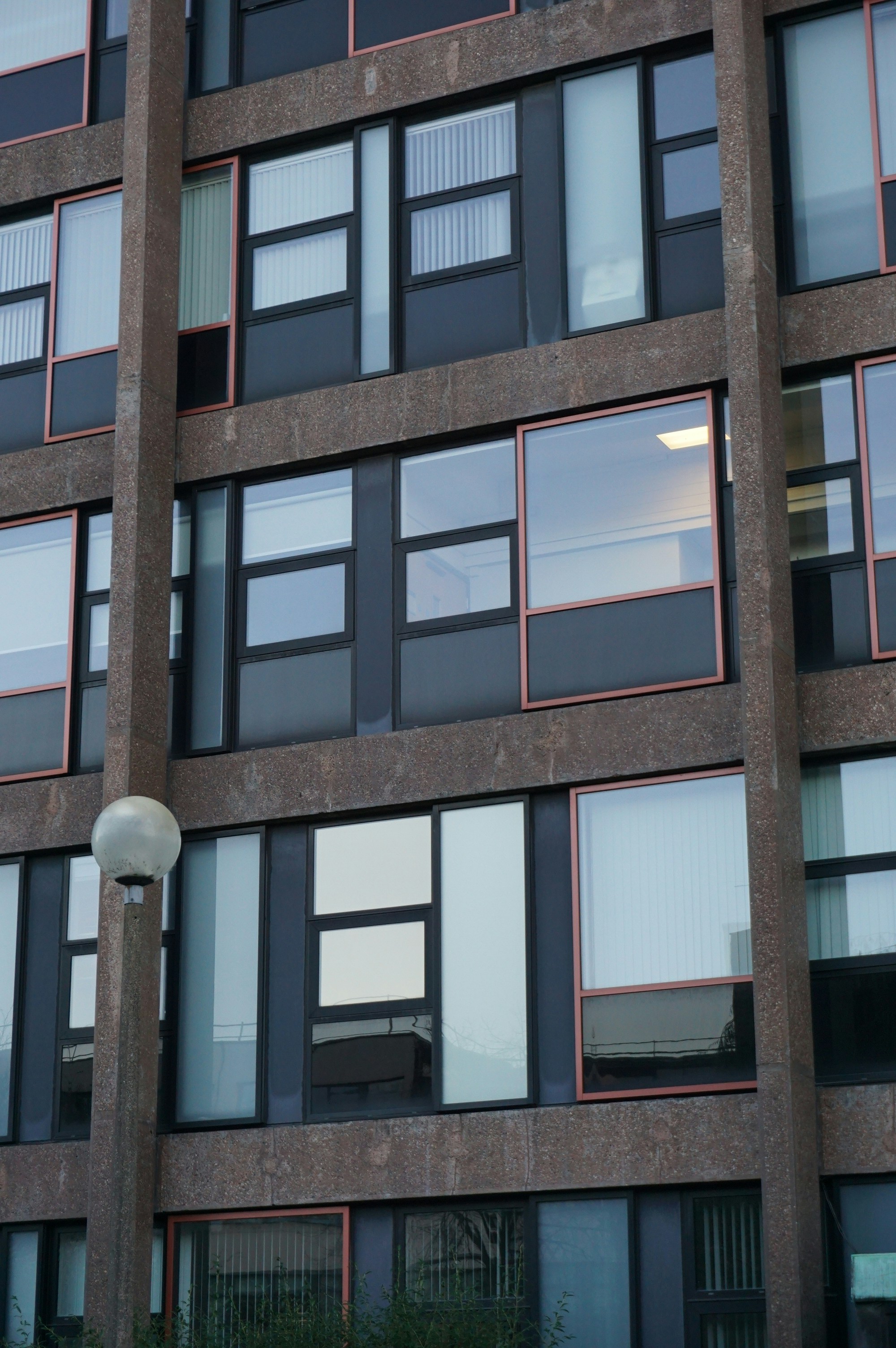 Concrete Window Mosaic: A Facade of Rectilinear Grids and Glass