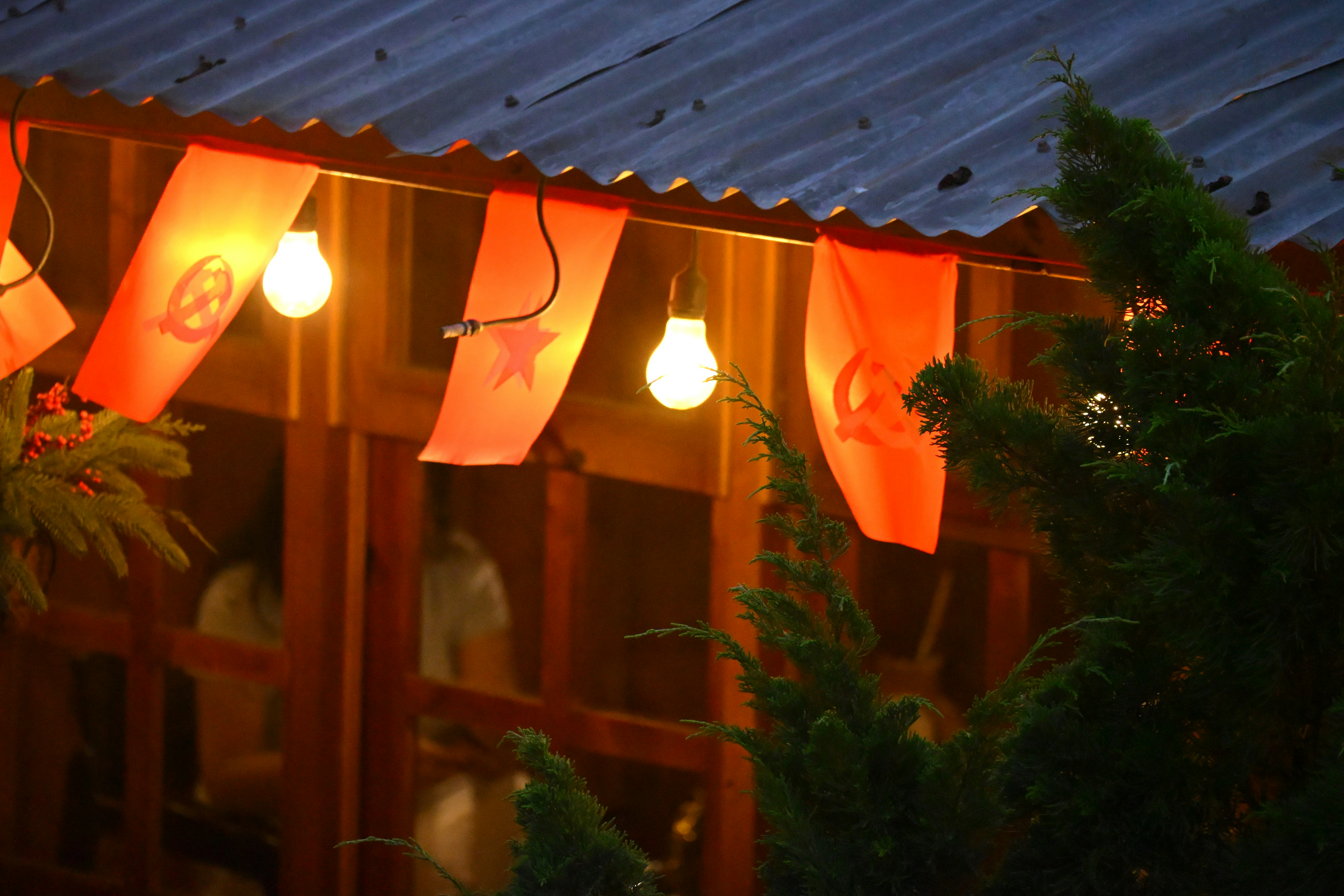 Warm Lanterns and Flag Shafts Along a Cozy Night Roof