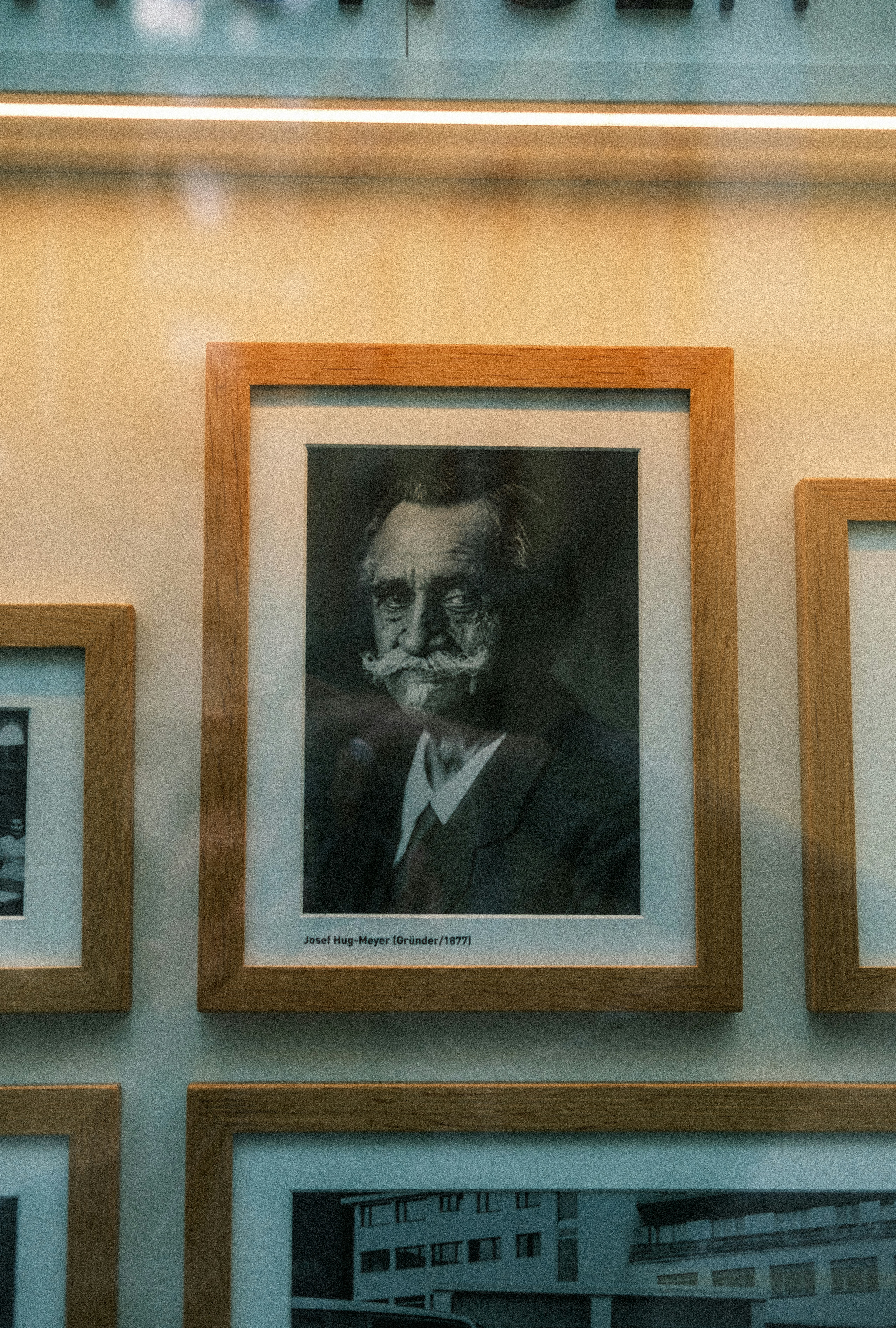 Portrait in a wooden frame: aged gentleman in a museum wall