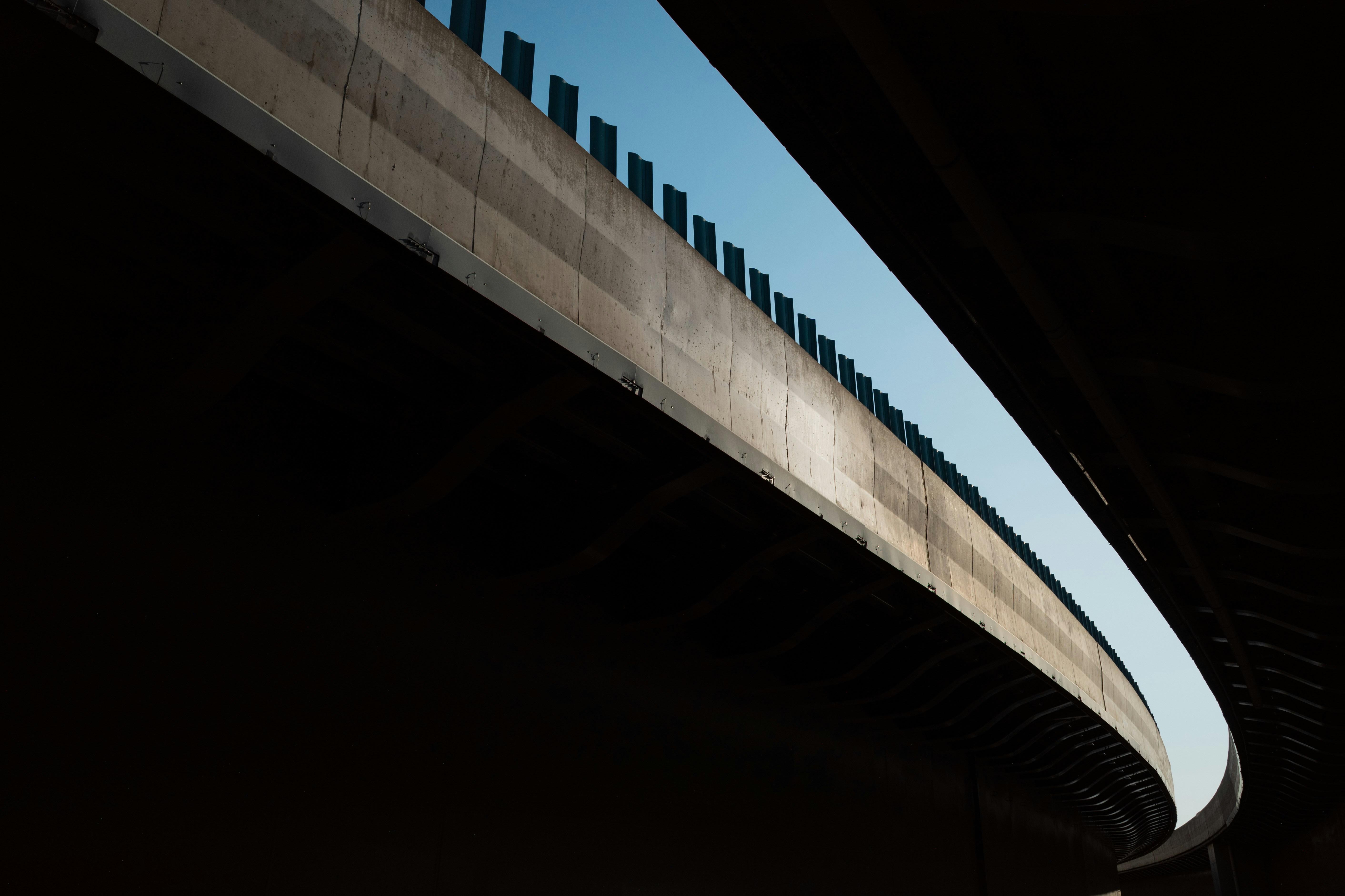 Overpass Curve: A Quiet Confluence of Steel and Sky