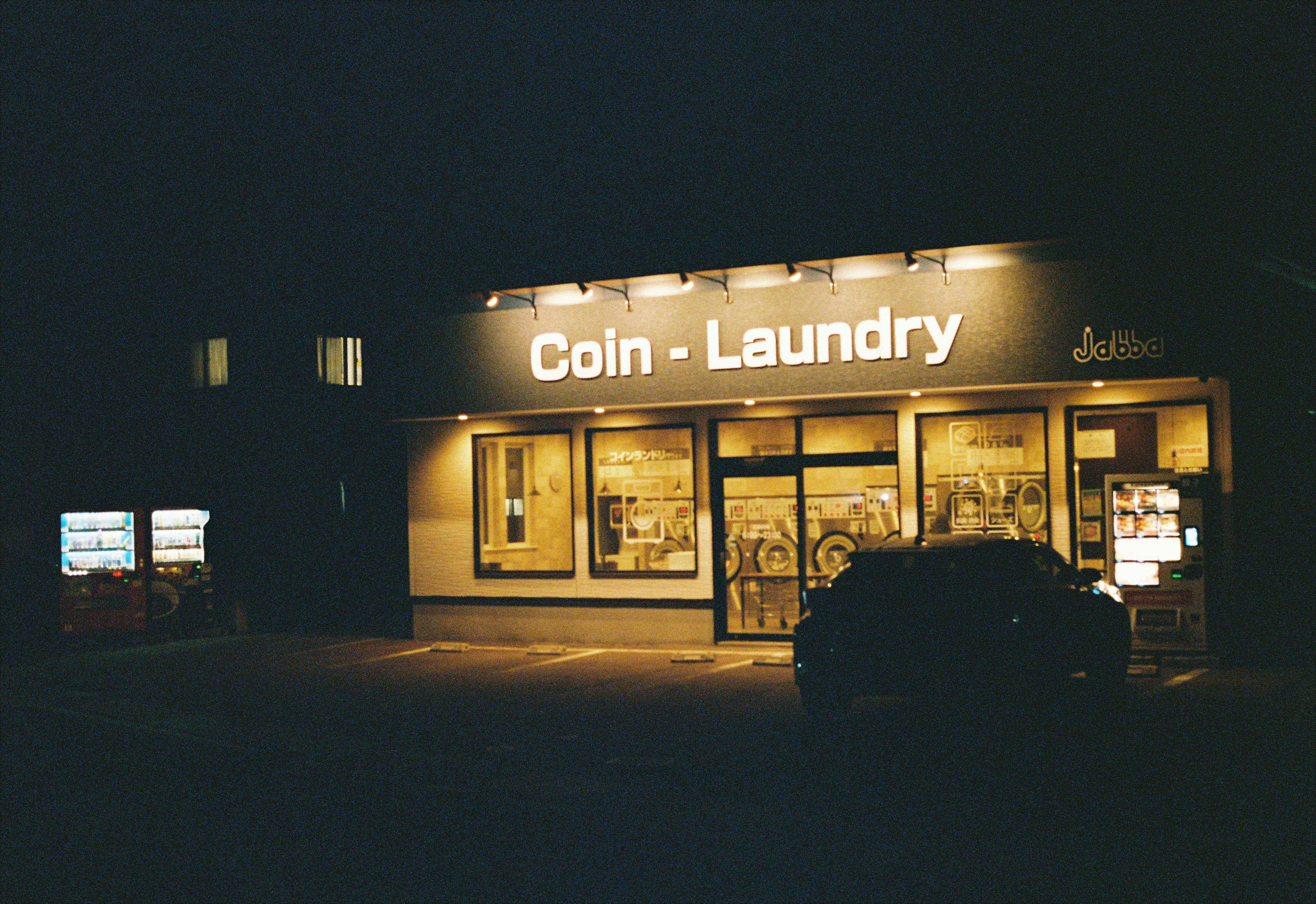 Neon for a Night Shift: Coin Laundry Under Silent Spotlight