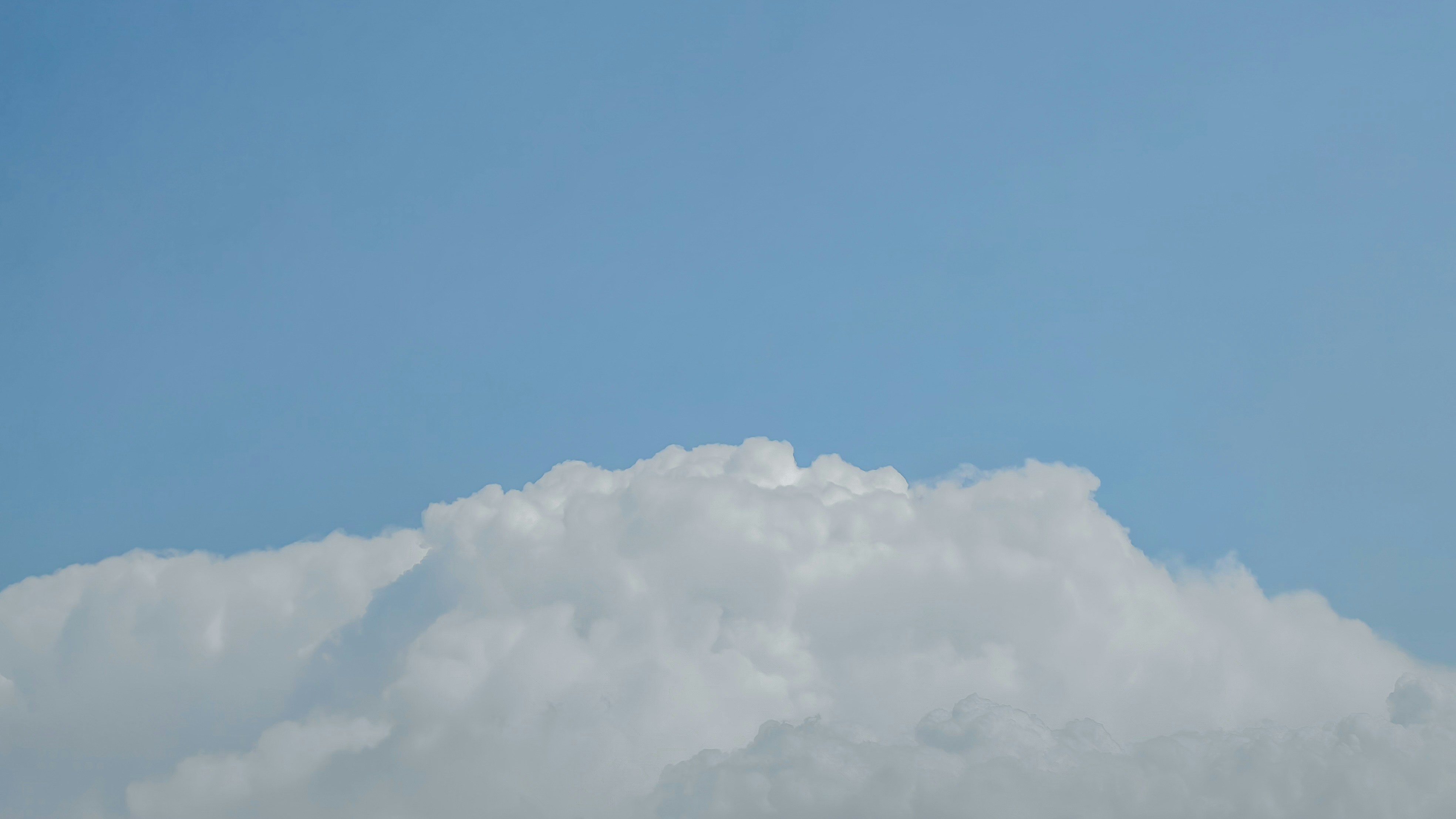 Skybound Cloudscape: A Quiet Verge of Daylight