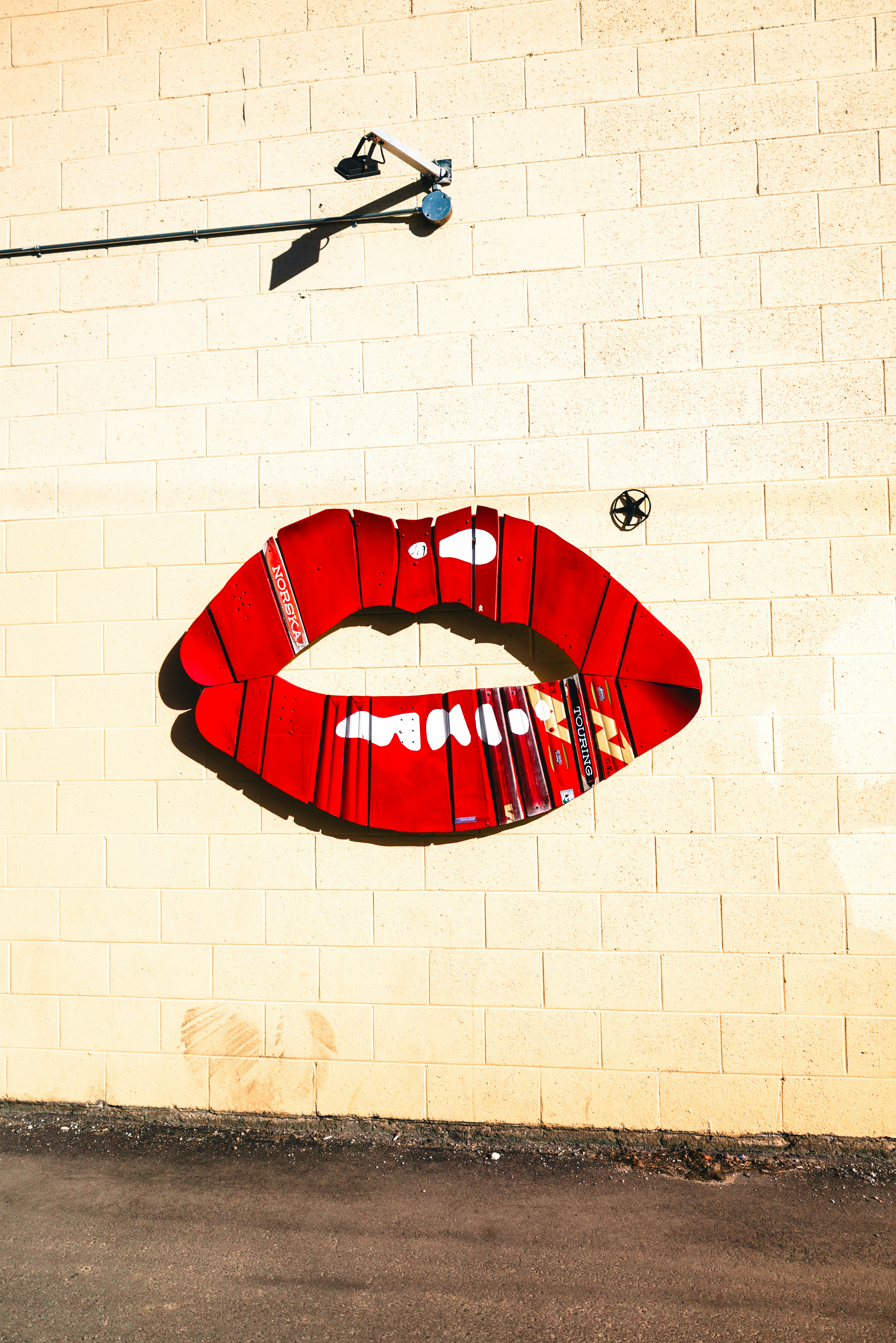 Red Lip Graffiti: A Bold Kiss on a Sunlit Wall
