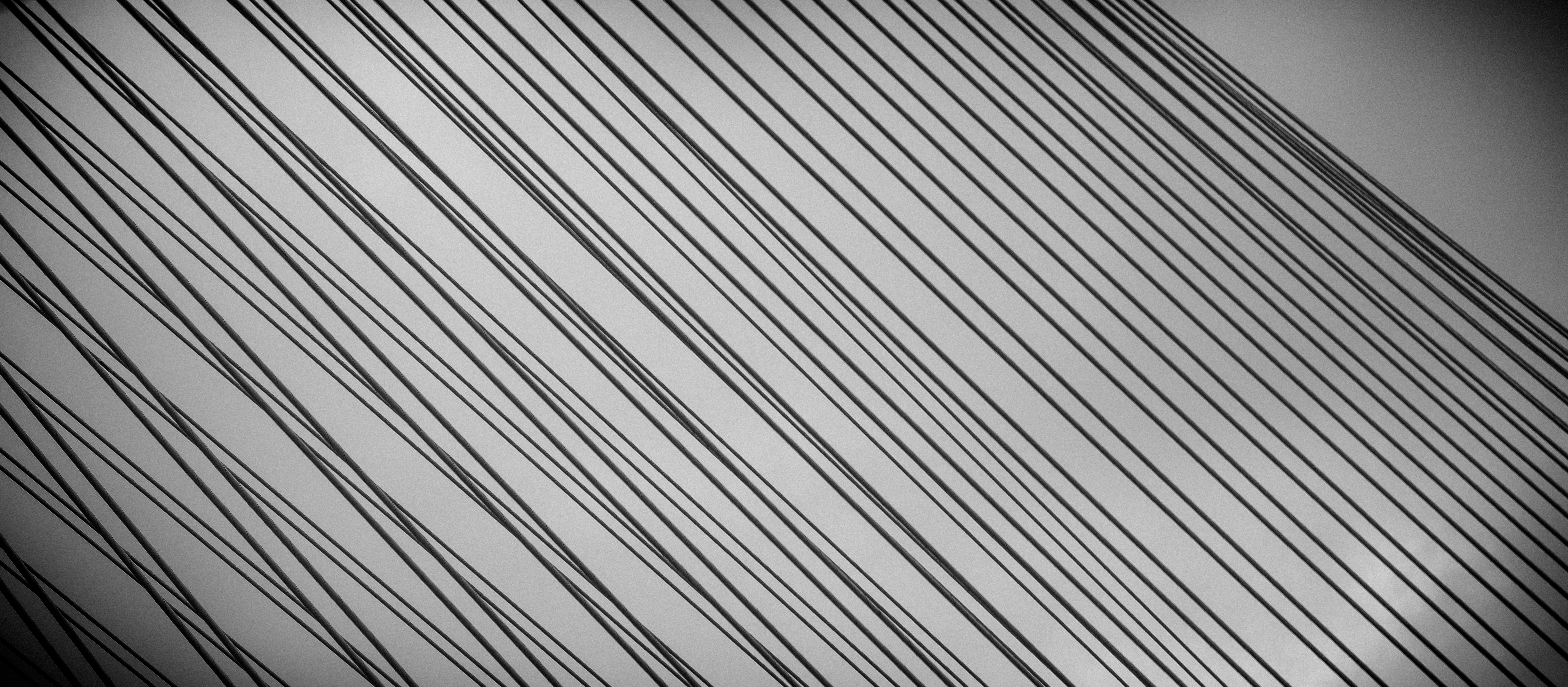Diagonal Echoes: Parallel Lines in Motion