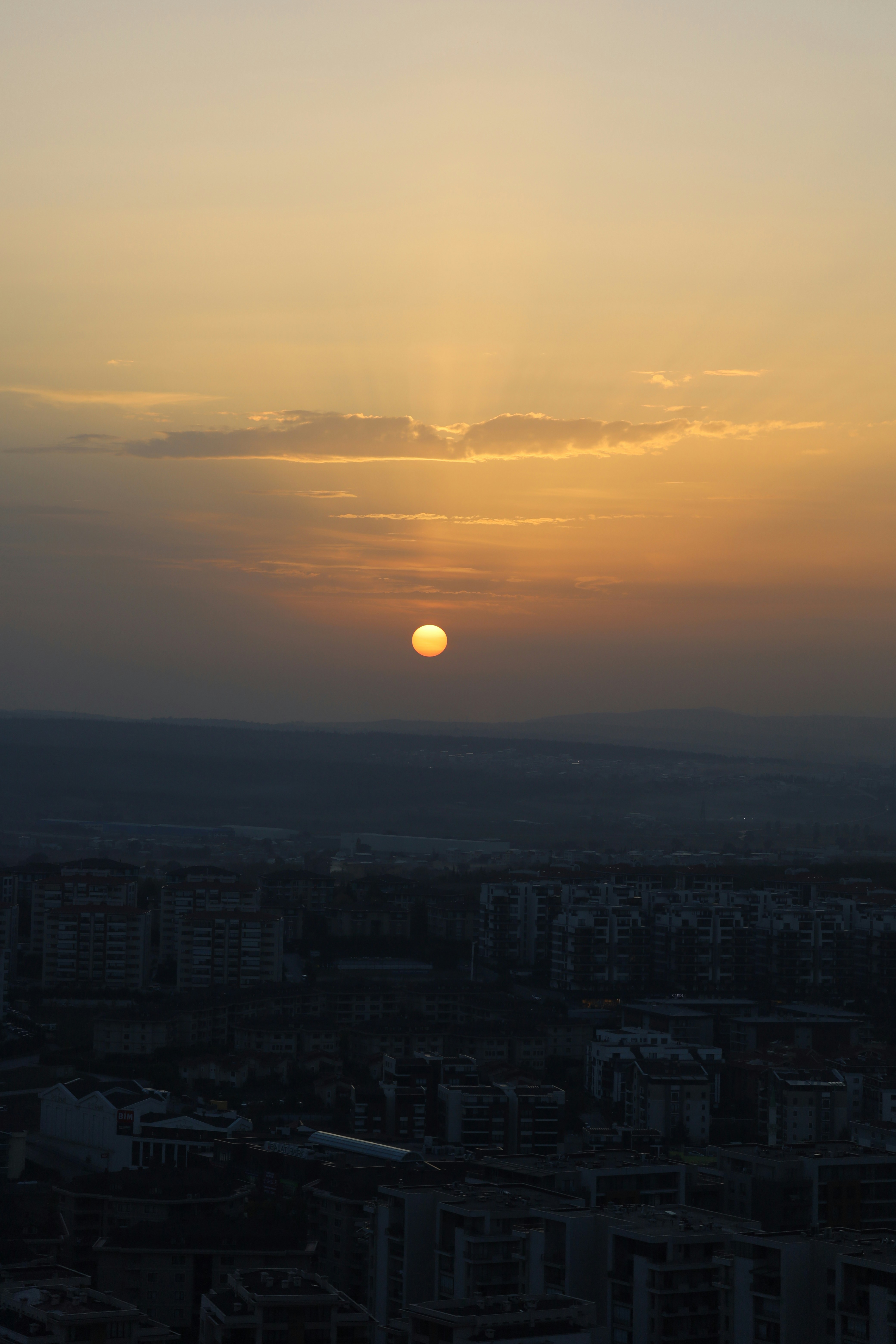 Sunset Over the City: A Quiet Descent of Light