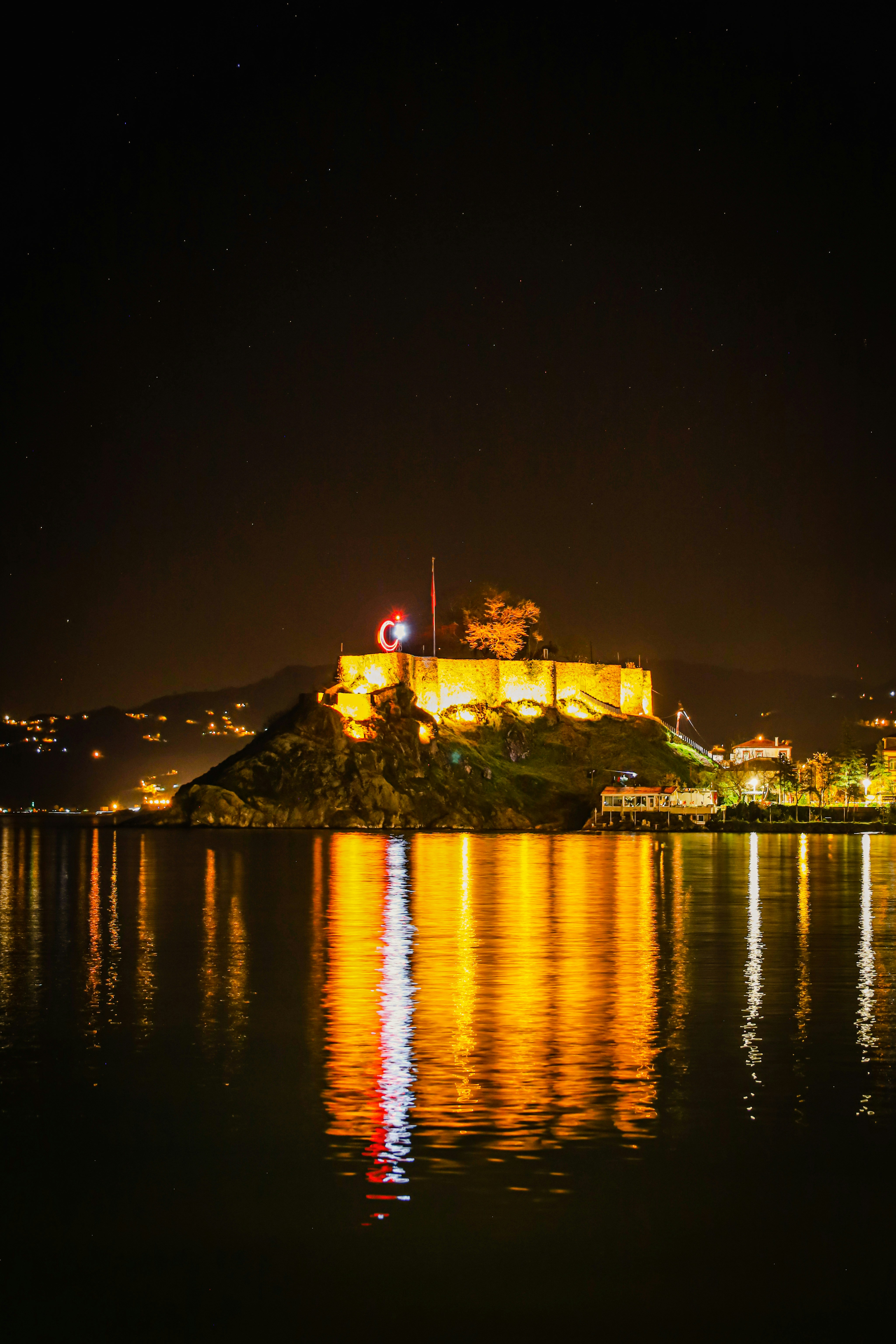 Luminous Crown: A Night at Cetin Castle