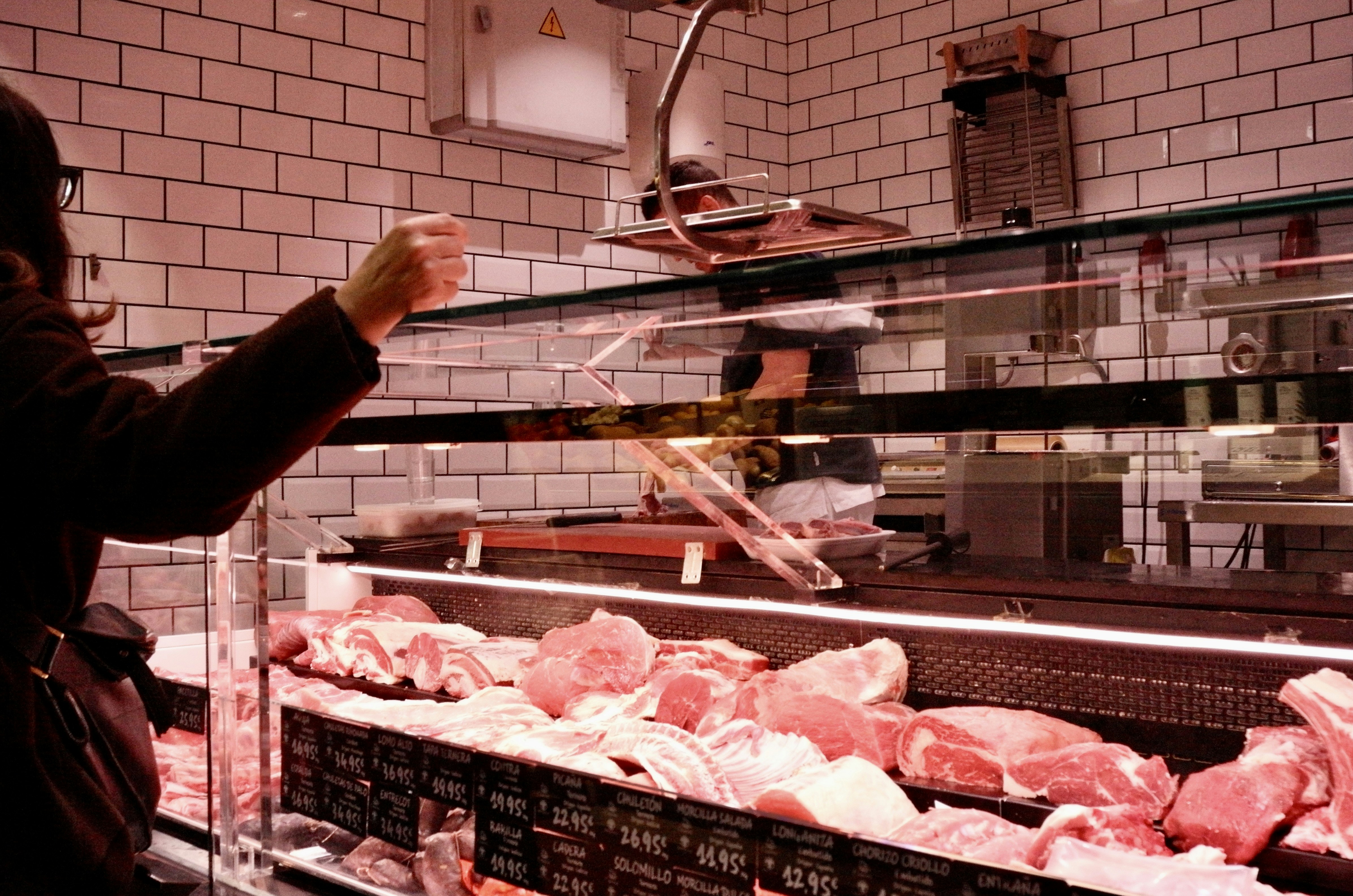 Butcher's Display: A Glimpse Into Fresh Cuts Through Glass