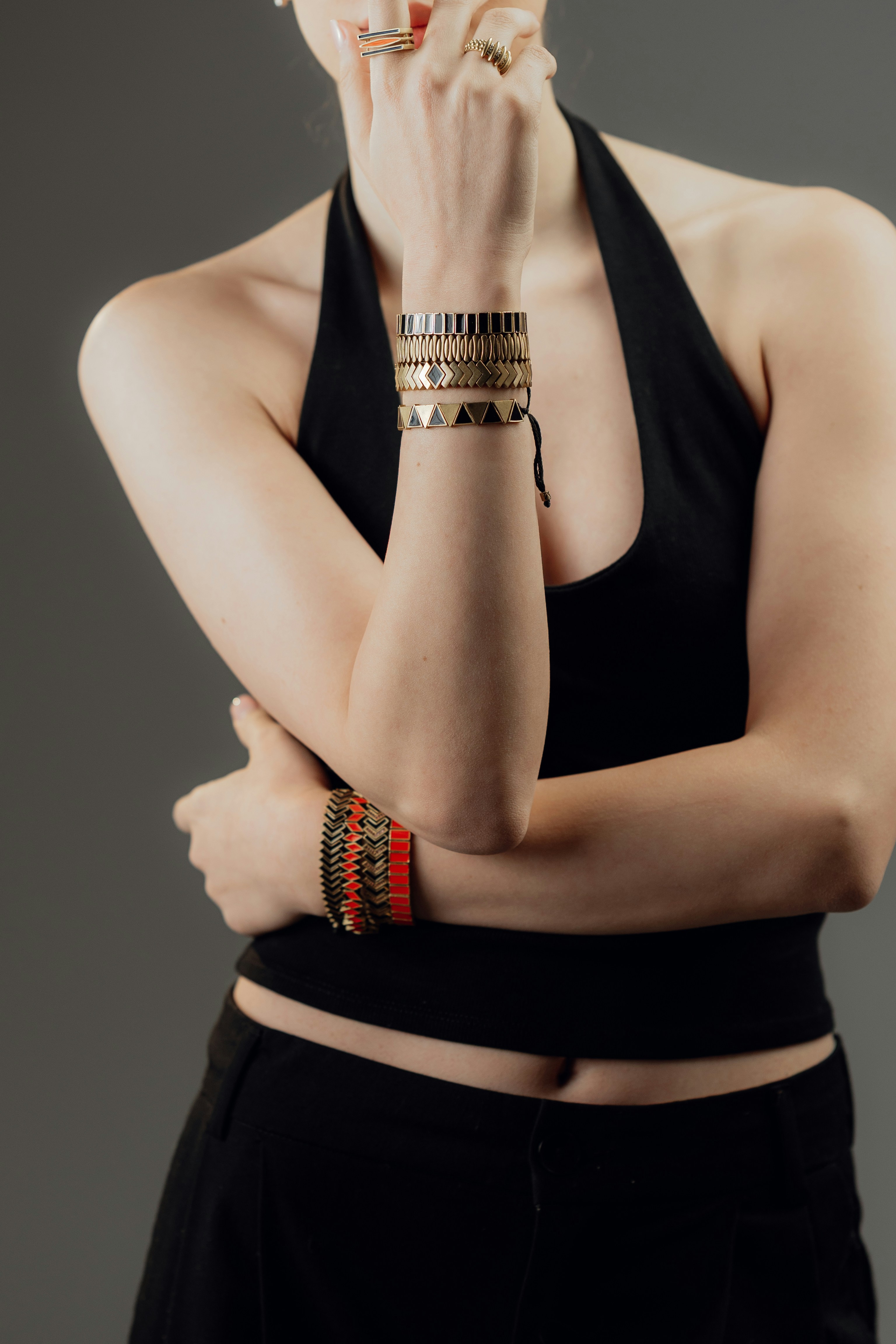 Armed in Stylistic Layers: Jewelry and Silhouette