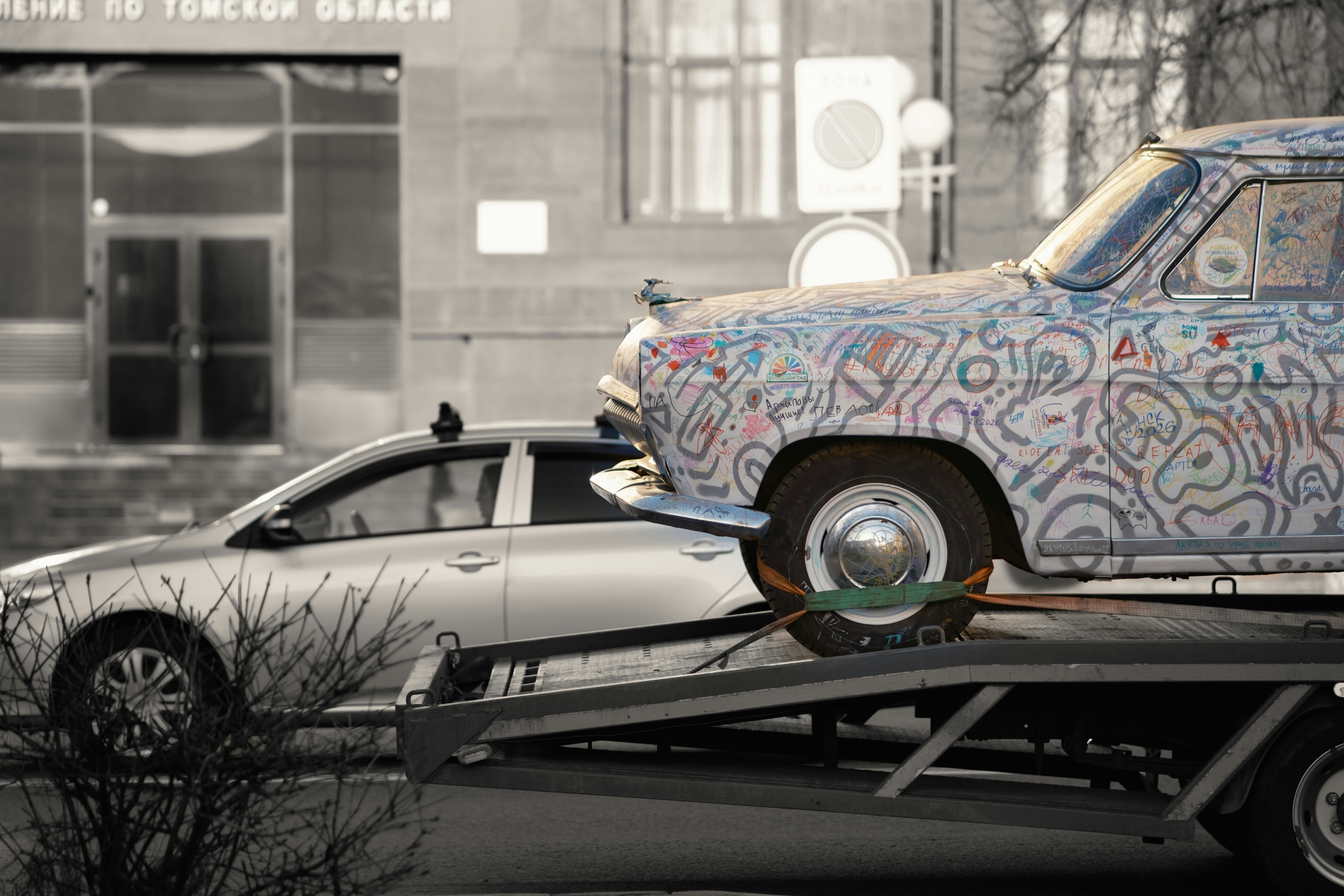Graffiti-car Tow: A Surprising Cargo on a Restored Bed