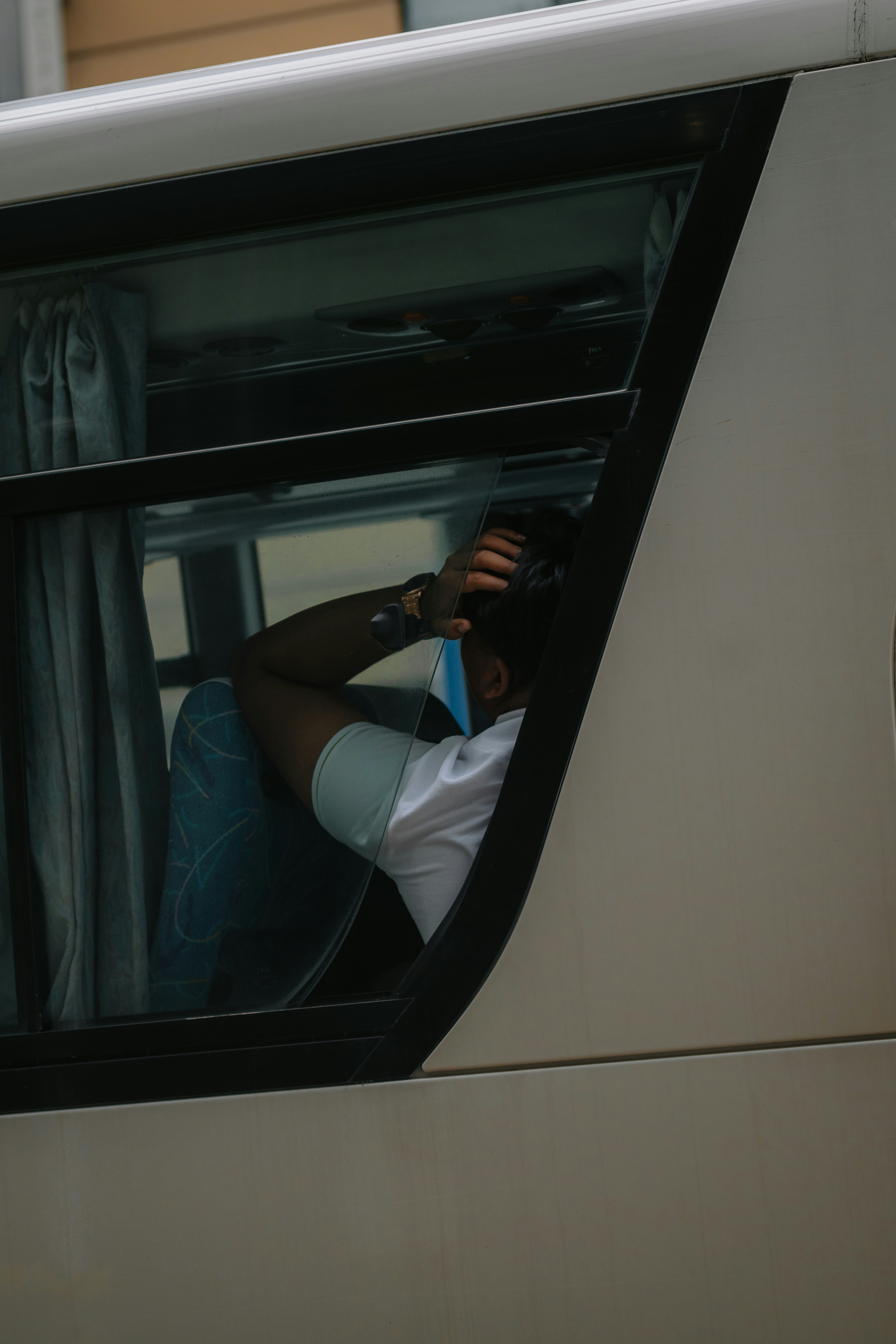 Windowed Gaze: A Passenger in a Bus Window