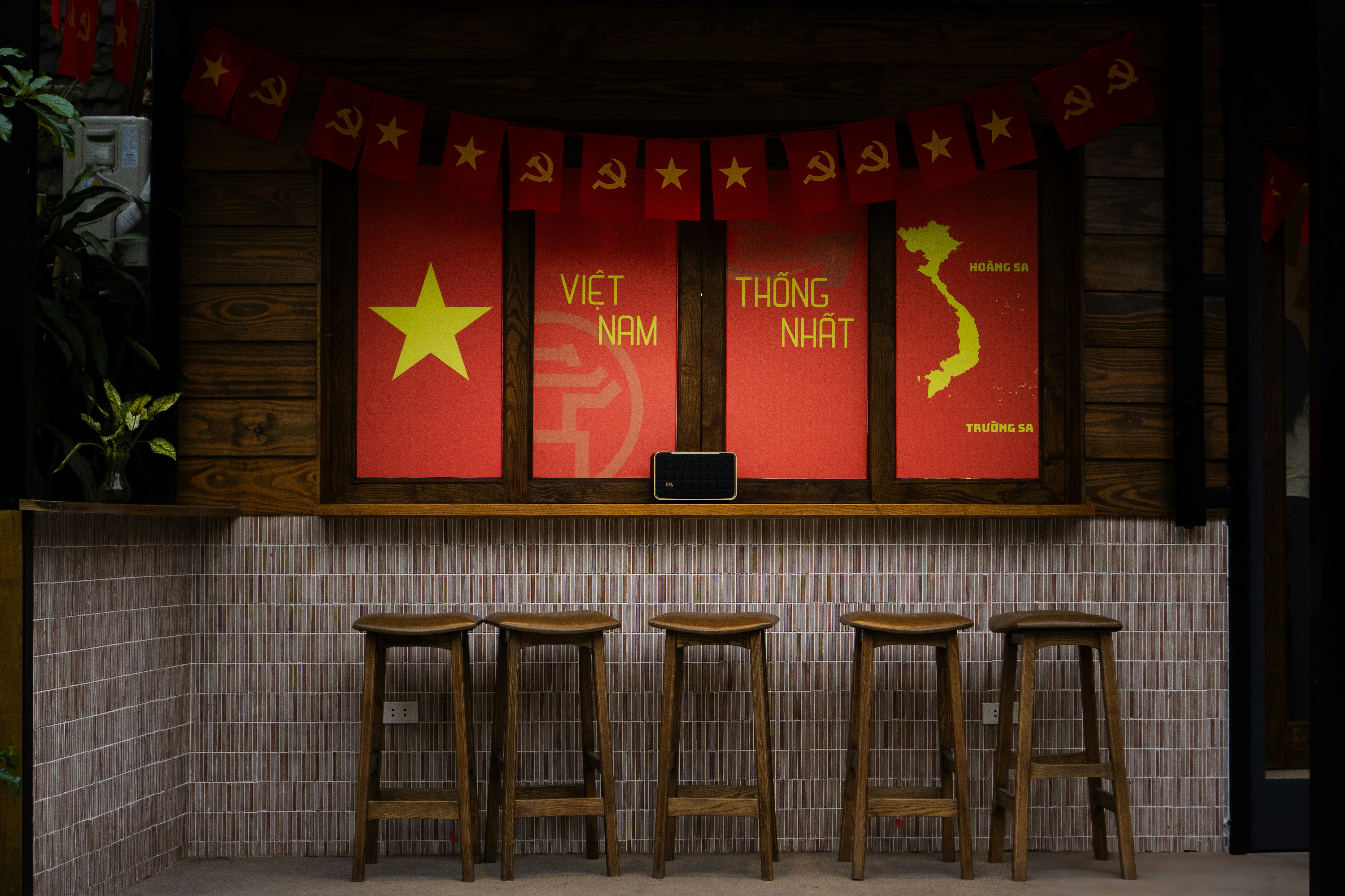 Five Stools Under Red Panels: A Quiet Vietnamese Bar Scene