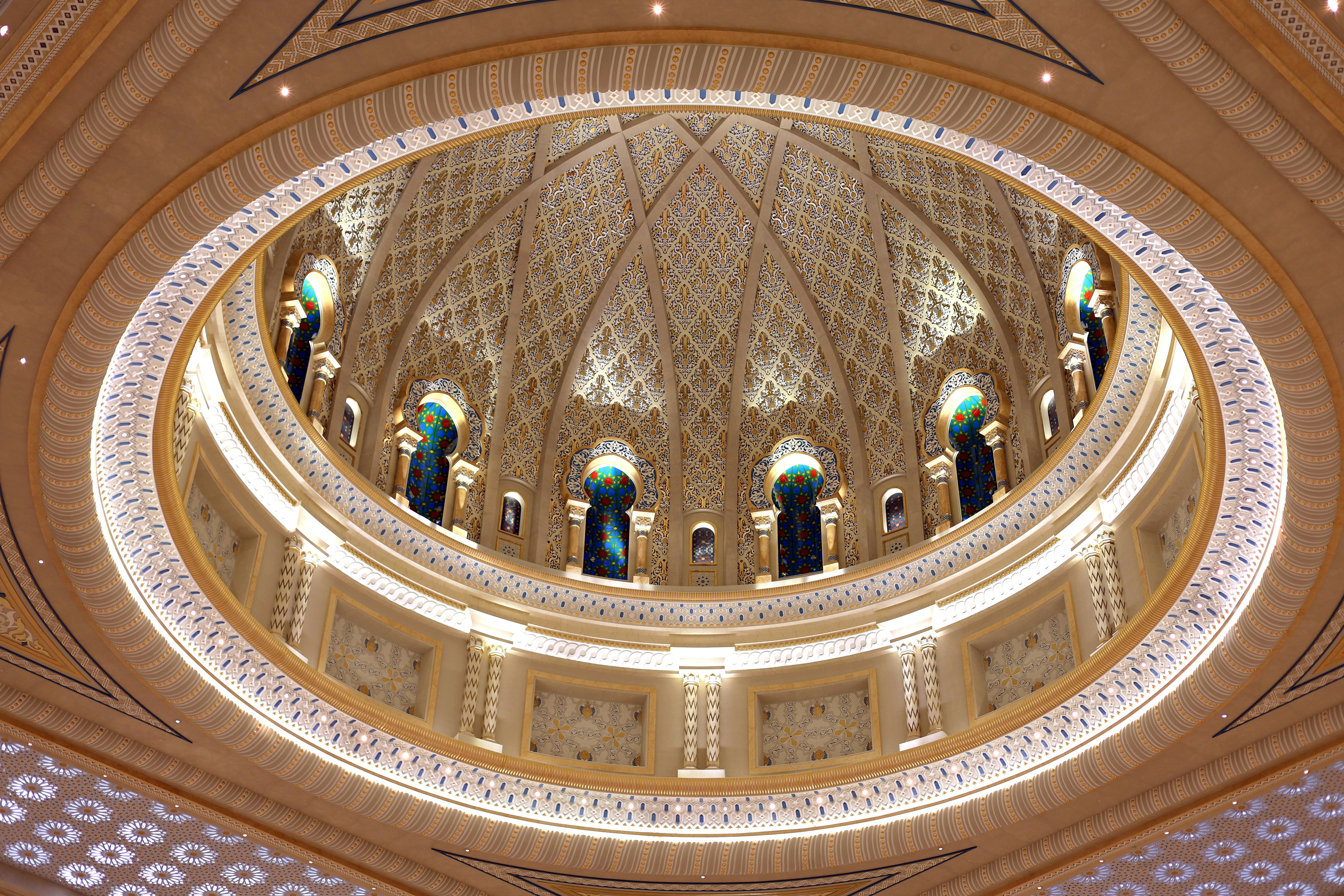 A Grand Oculous Dome: Lantern-lit Geometry of a Palace Ceiling
