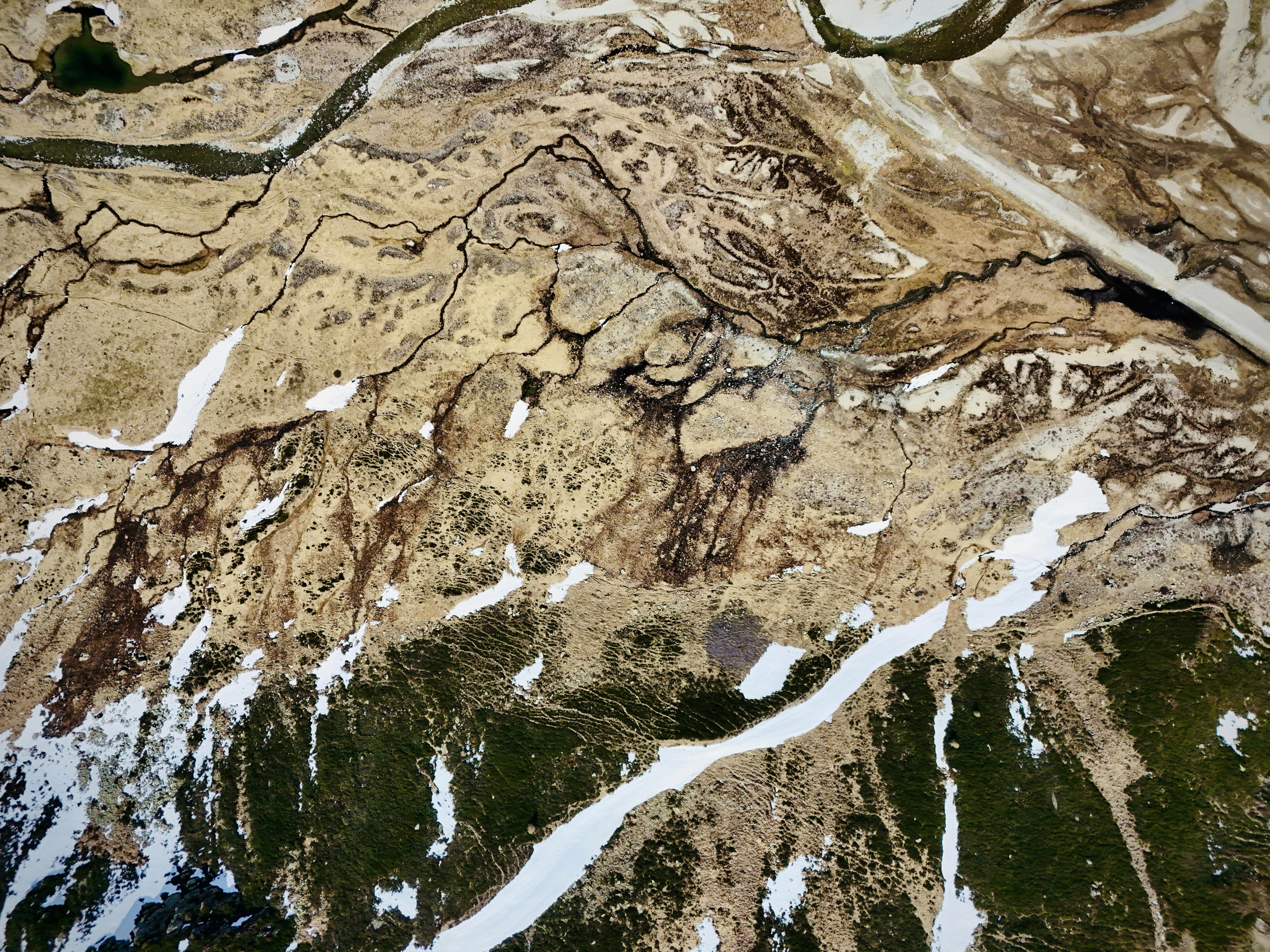 Abrupt Valleys: Snow Veins among Tumbled Earth