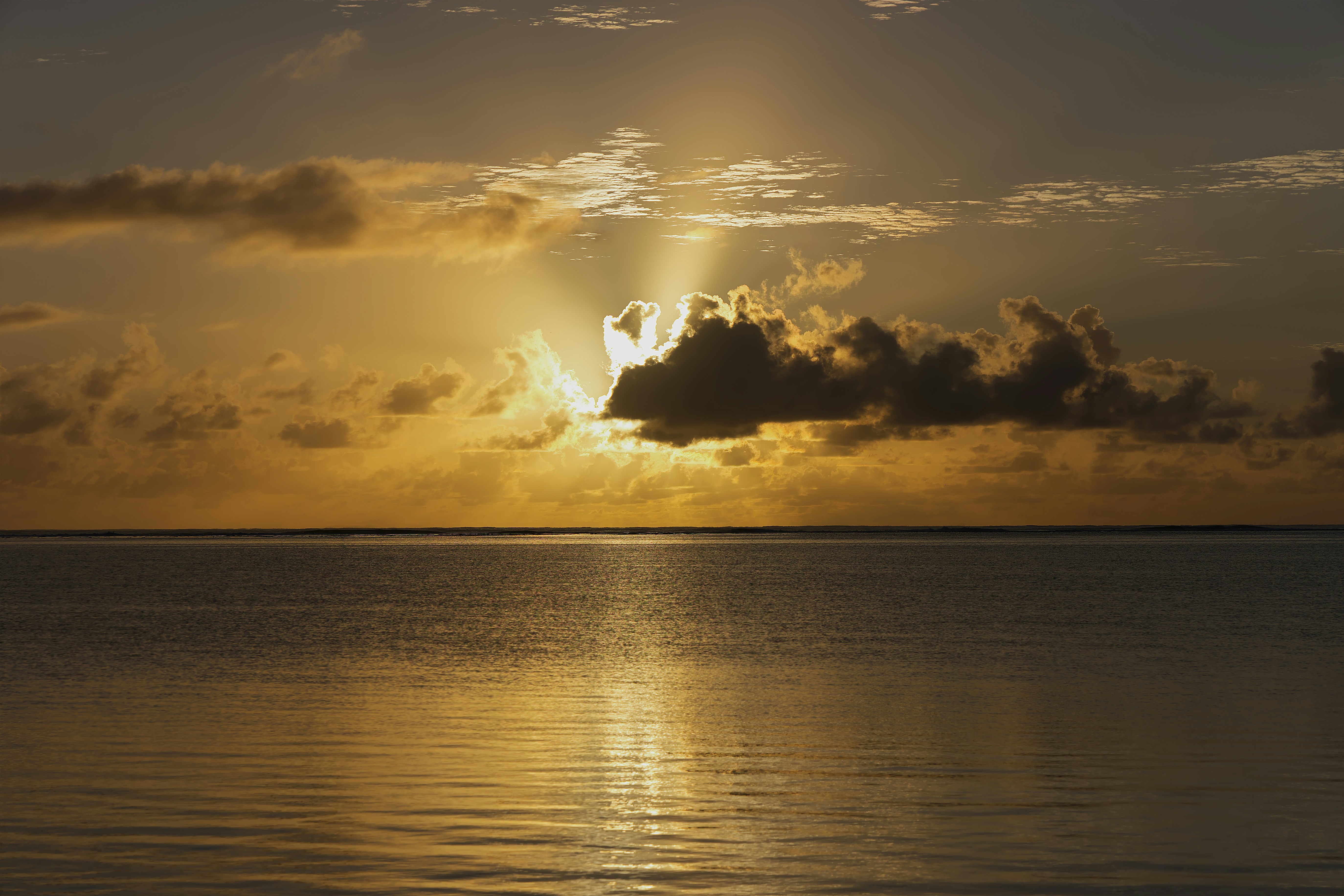 Golden Aperture: Sunset Quiet over a Calm Sea