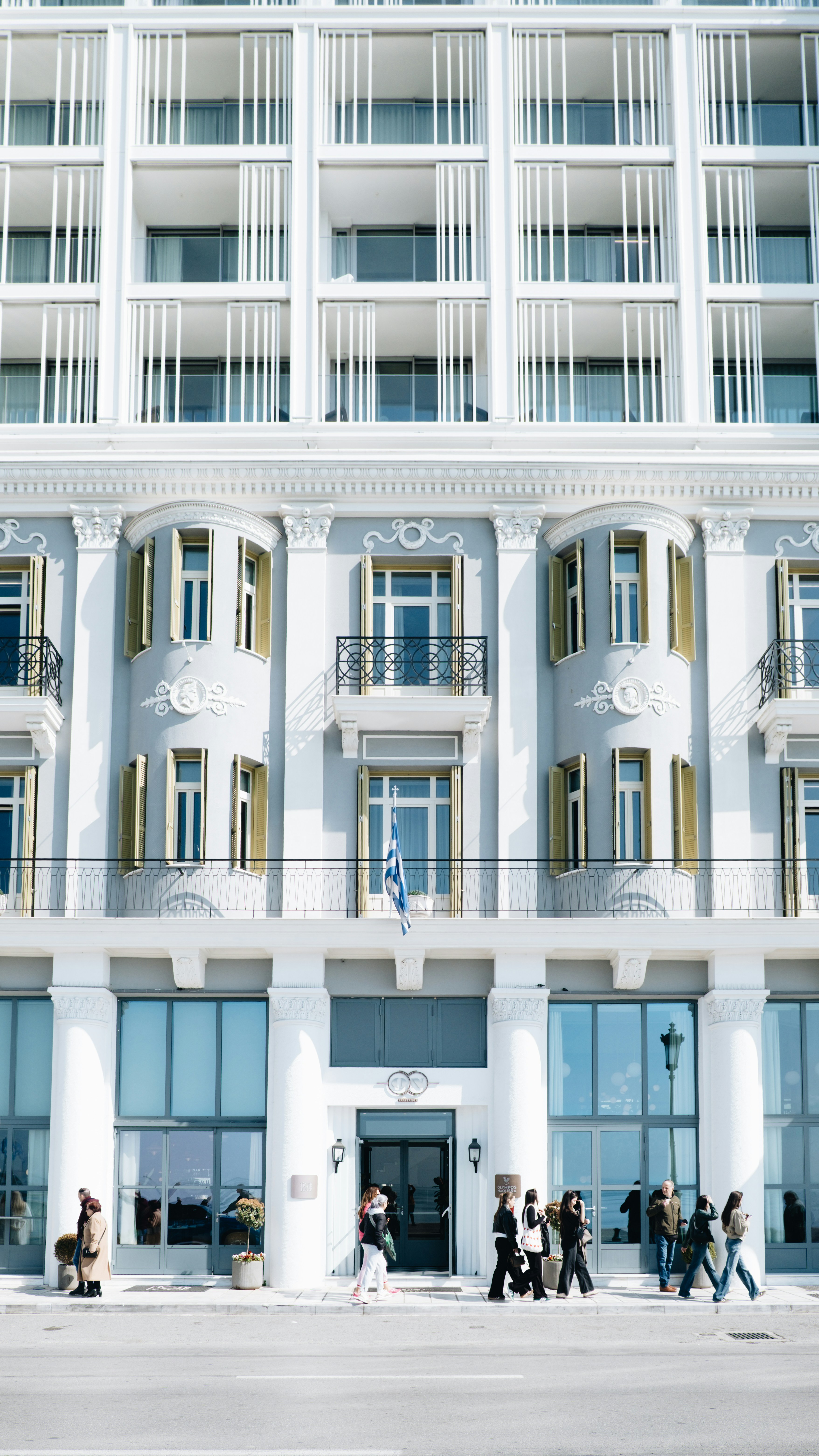 Elegant Facade, Modern Rhythm: A City Bloc of Light and Shadow