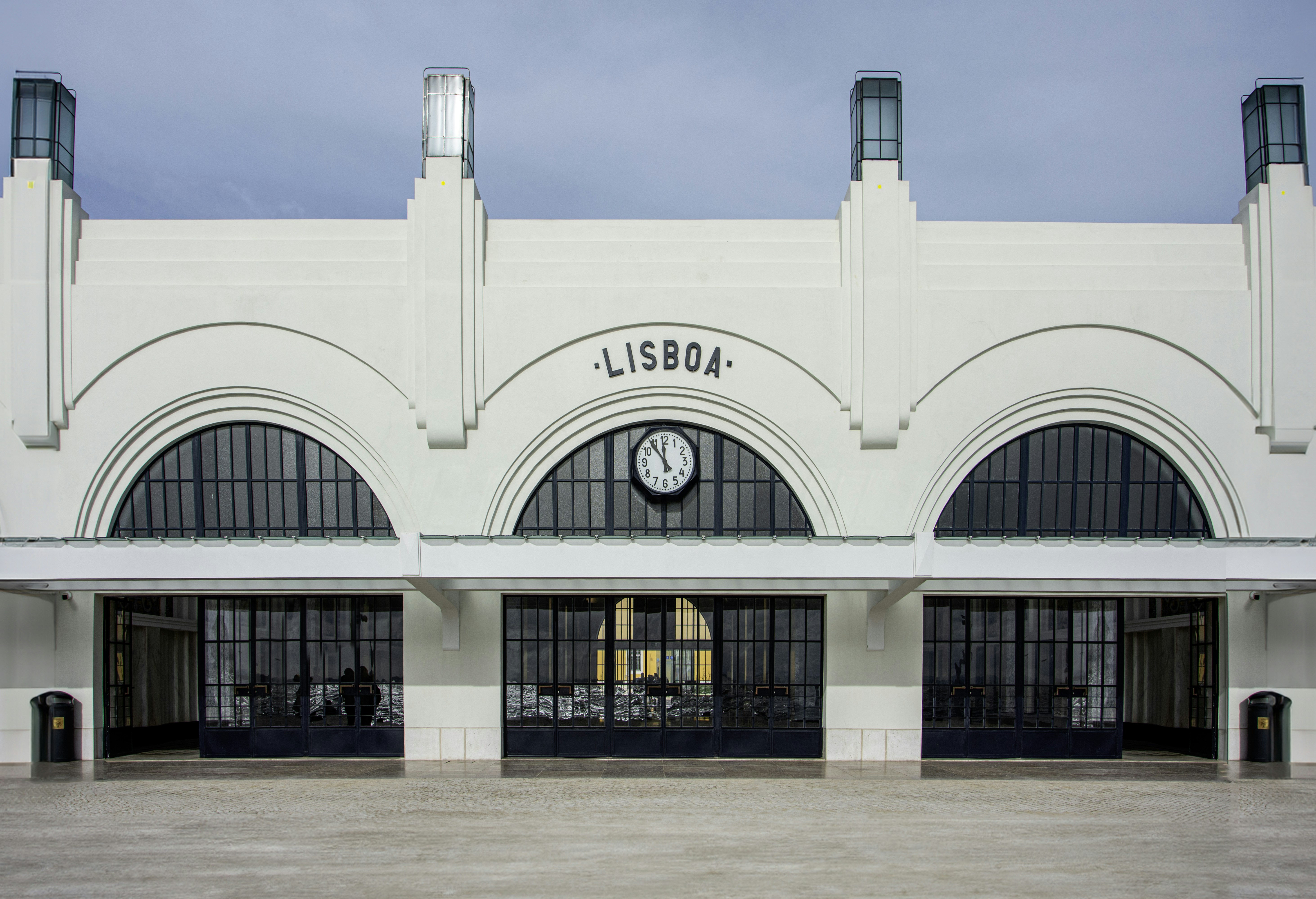 Lisboa Central: Symmetry under a Clock