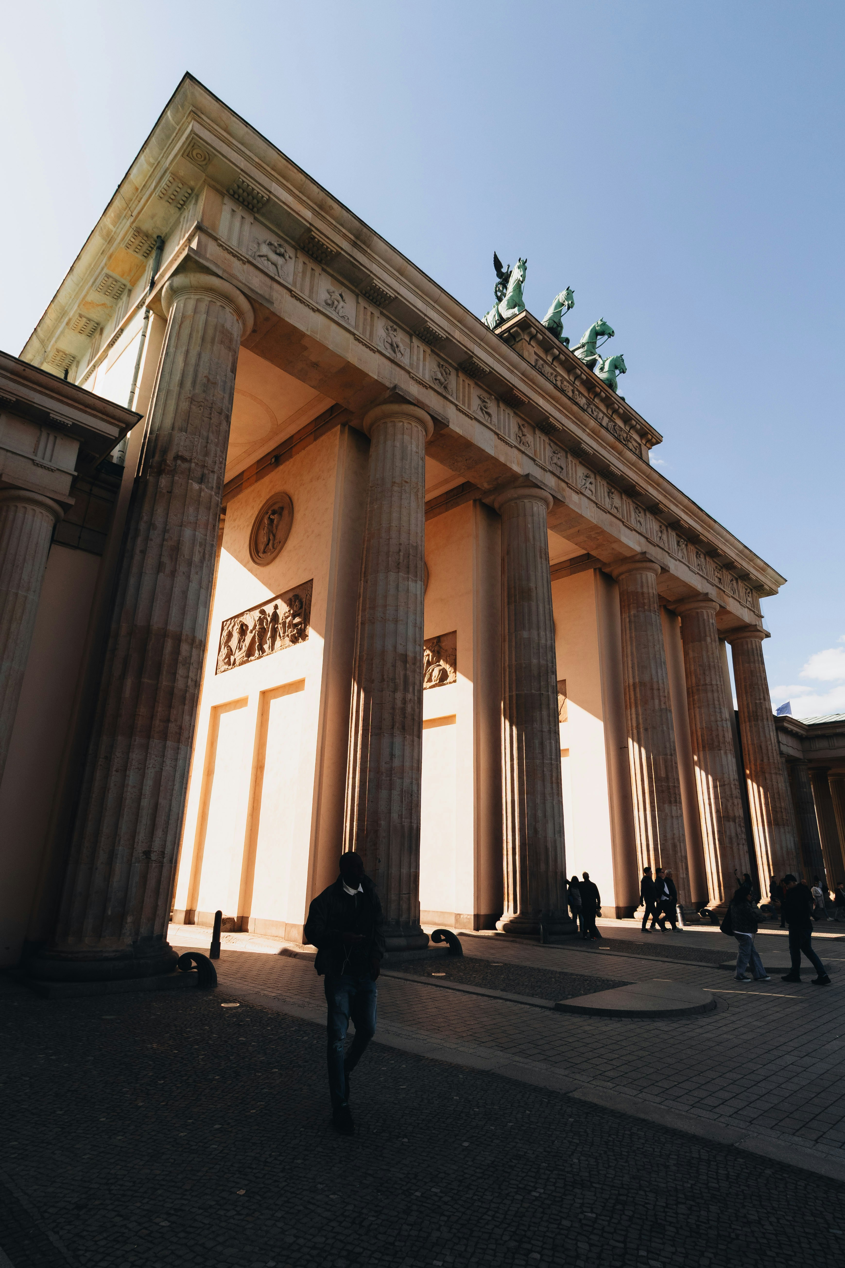 Götterdämmerung in Stein: Brandenburg Gate Collonade at Golden Hour