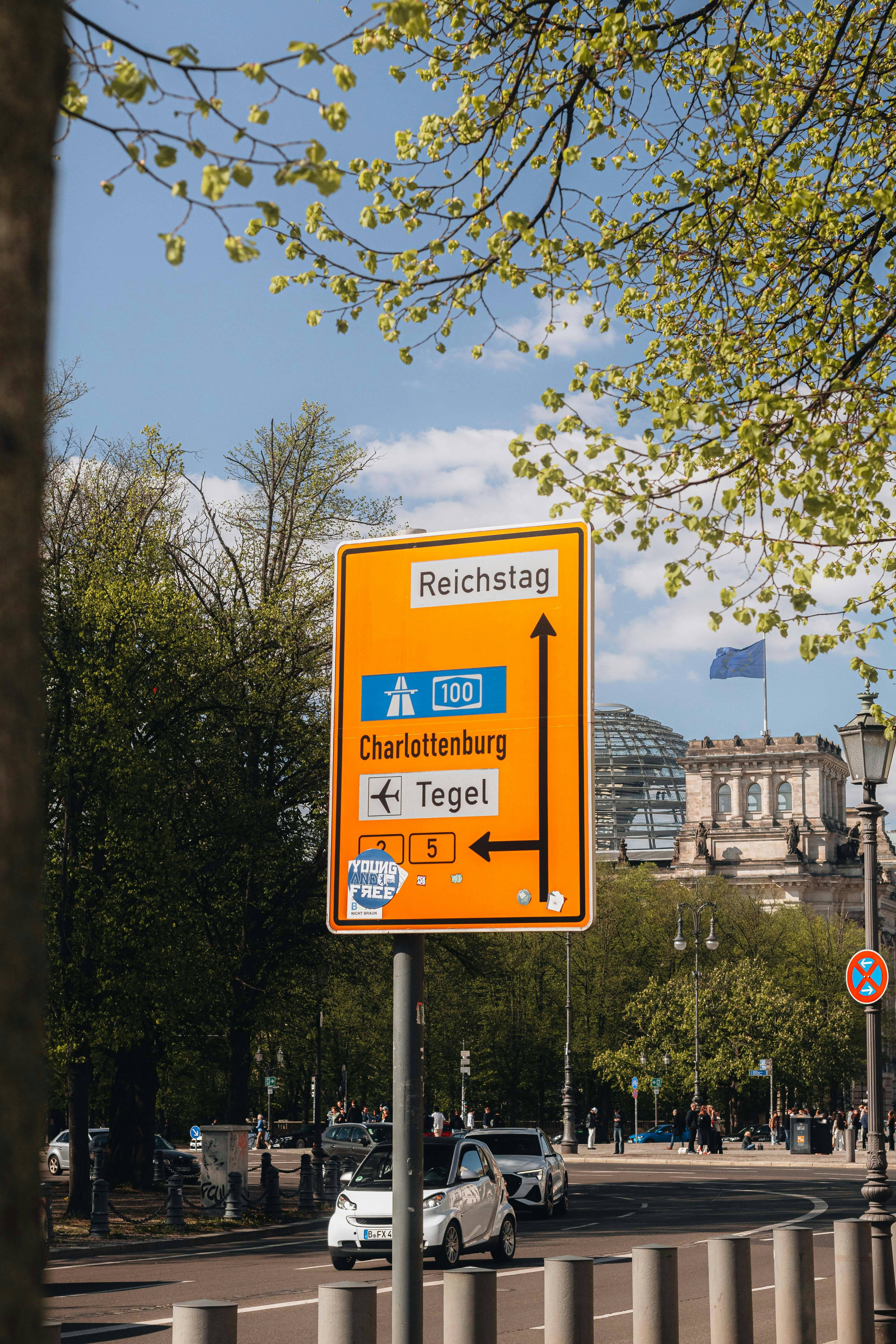 Urban Arrow: The Bright Sign Guiding Berlin's Street Rhythm