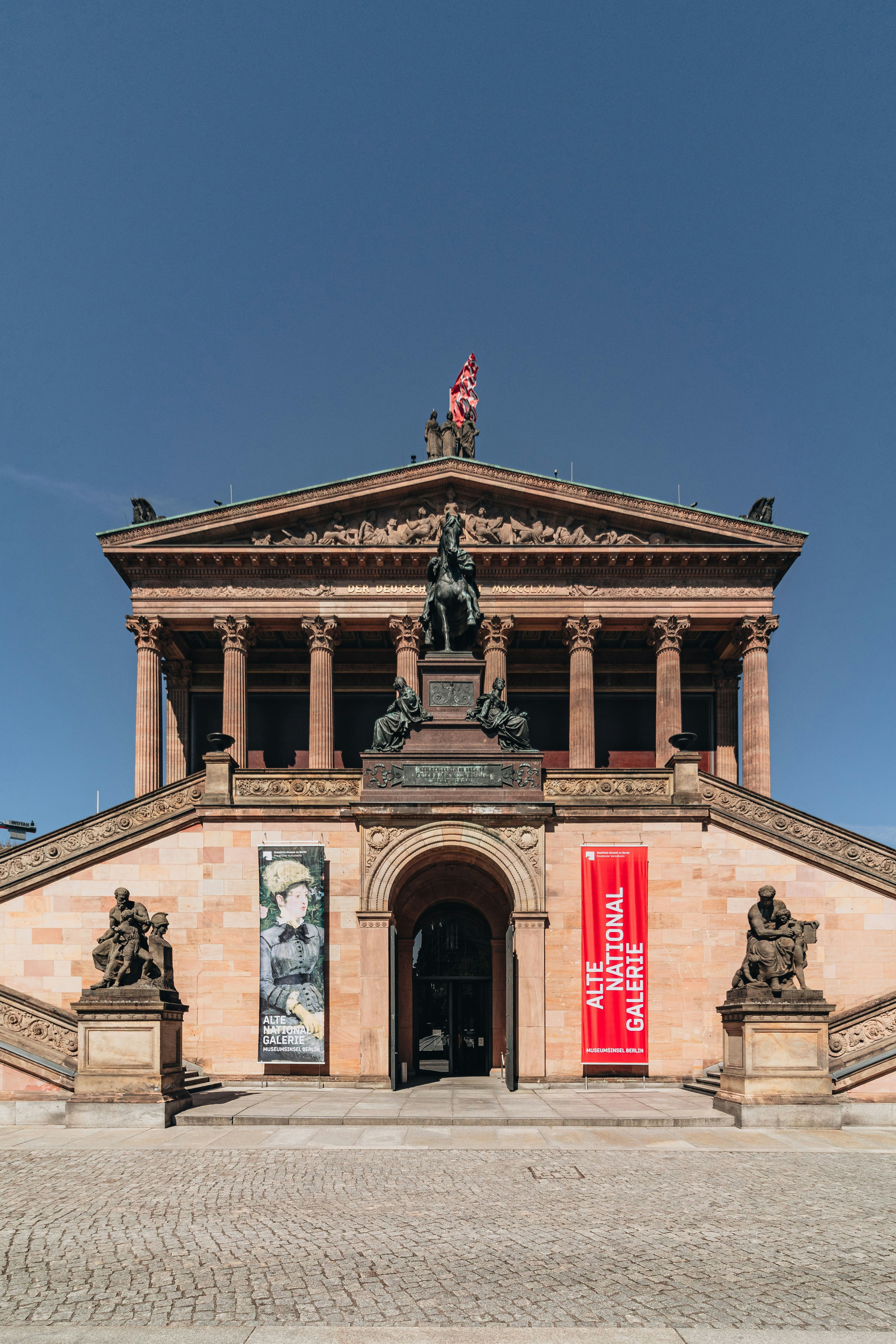 Statuesguarded Facade of a Grand Museum: A Quiet Morning at Alte Pinakothek