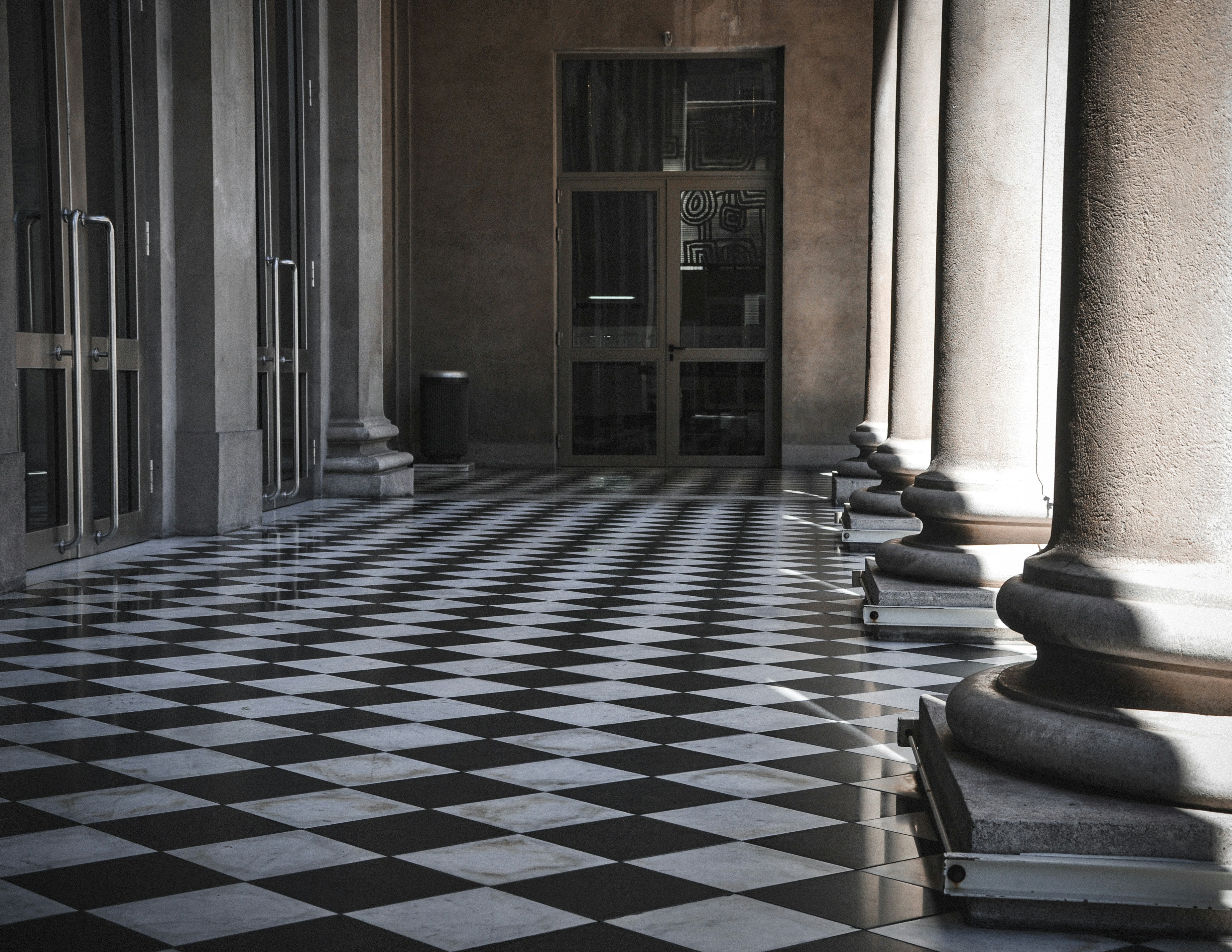 Checkerboard Echoes: A Quiet Courtyard Through Classical Columns