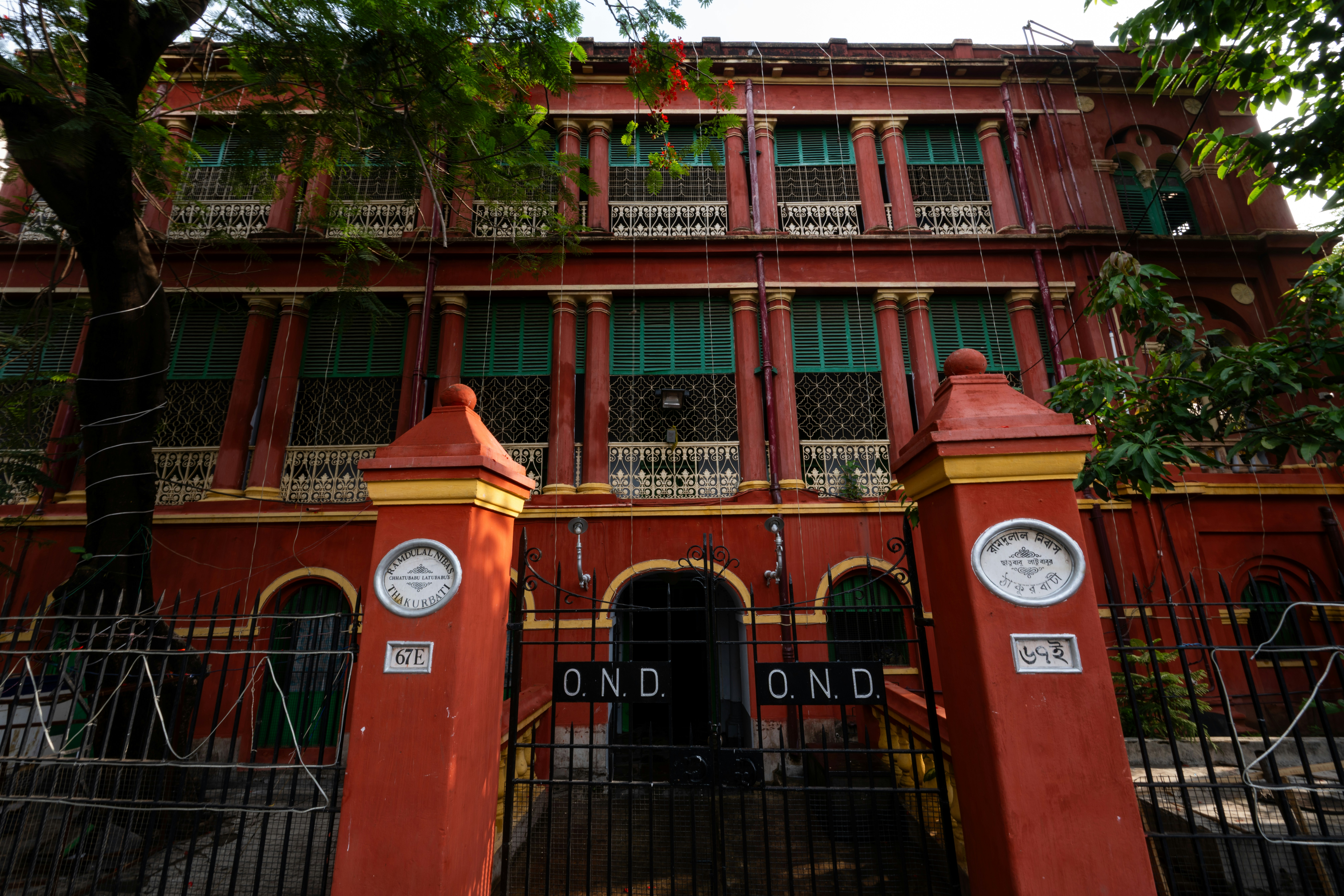 Red Façade Gate: UNC gates and architecture of a colonial building