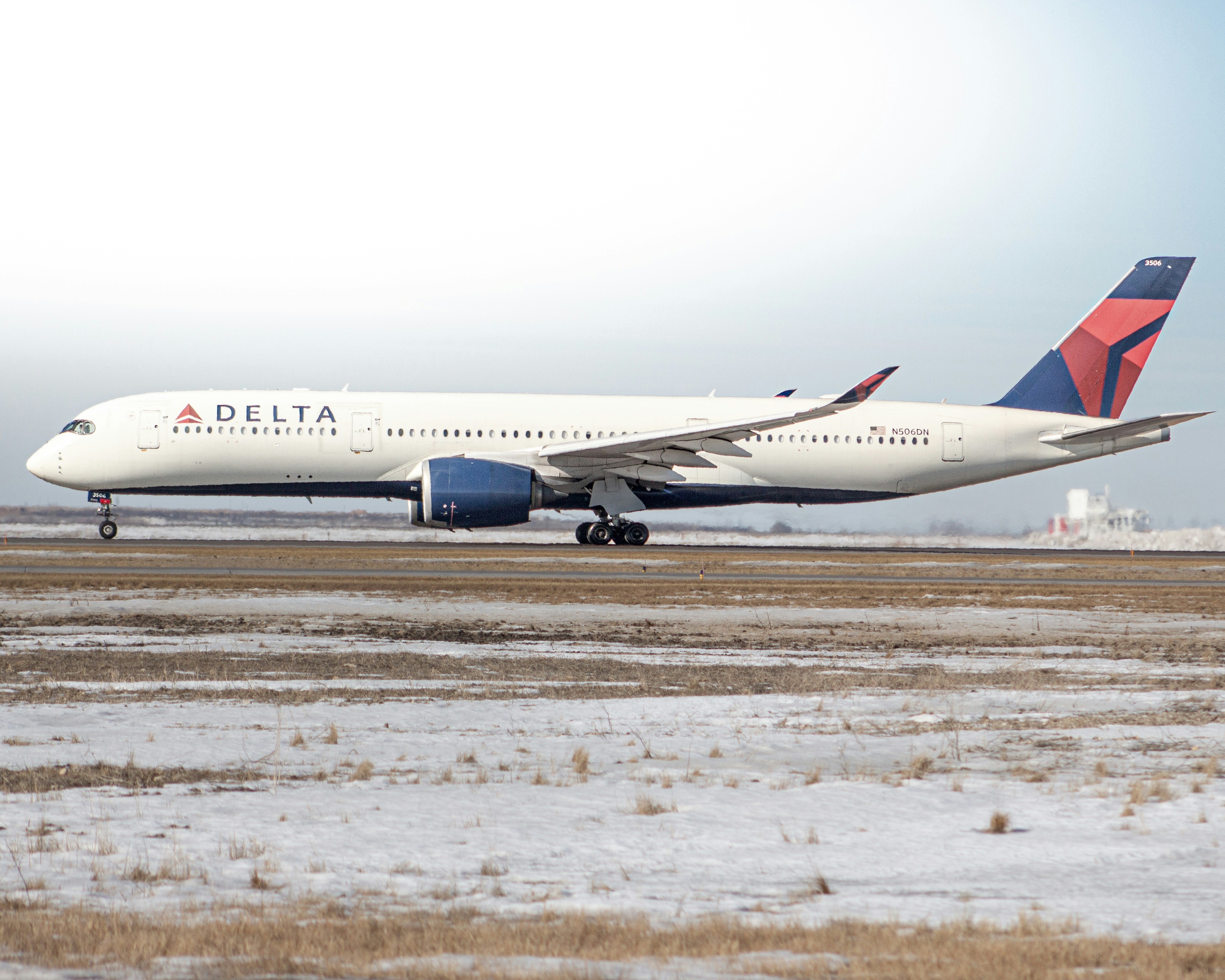 Delta Jet on Frosty Runway: A Quiet Moment of Tarmac and Wings